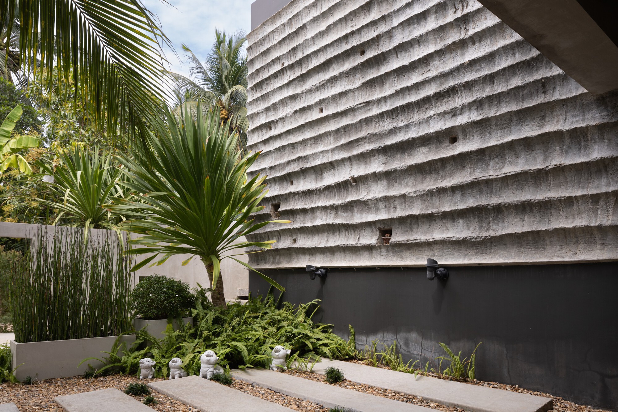 Gallery of Firefly House / Volume Matrix Studio - 11