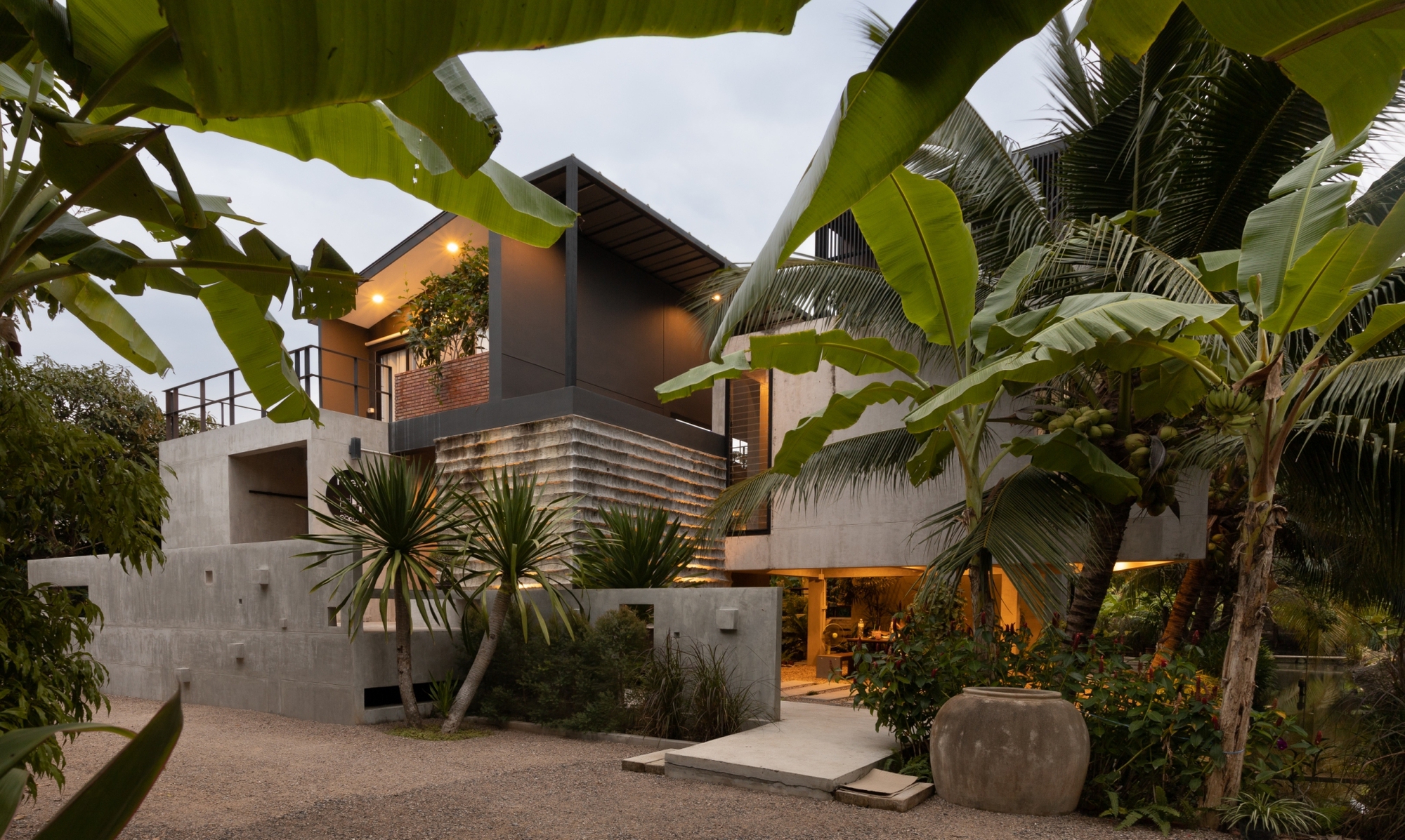 Gallery of Firefly House / Volume Matrix Studio - 2