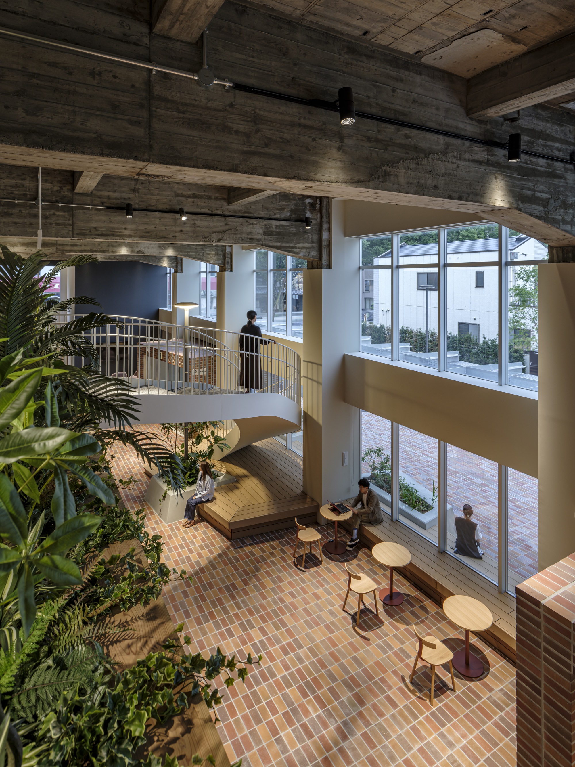 Gallery of Shinonome Shinkin Bank in Maebashi / HAGISO + twism design ...
