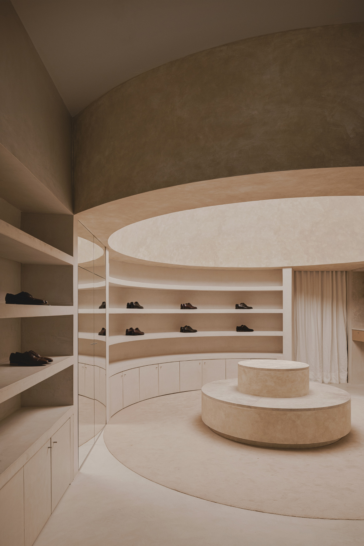 Gallery of Diplomatic Store / Estudio DIIR - 14