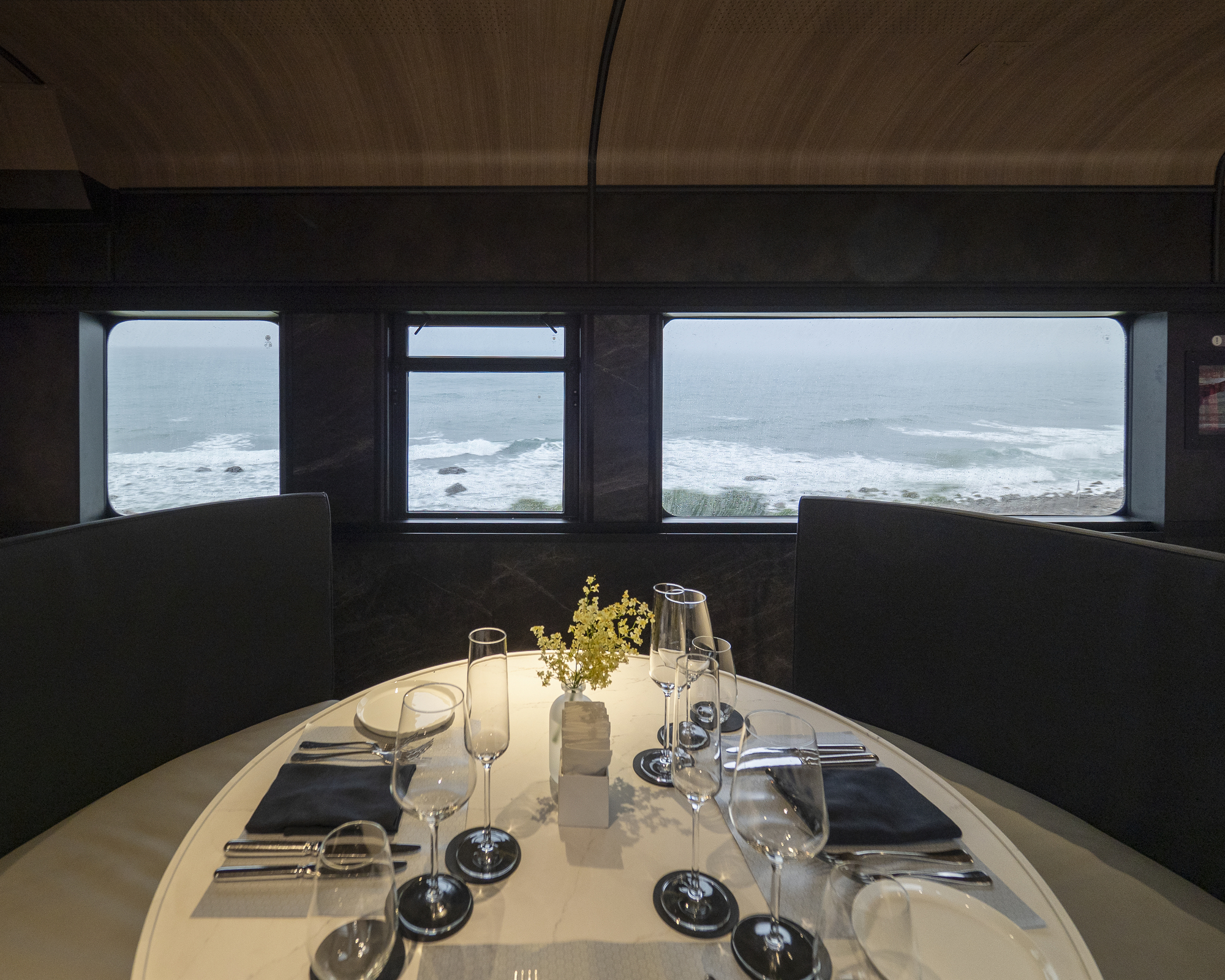 Gallery of The Moving Kitchen Restaurant / JC Architecture - 10