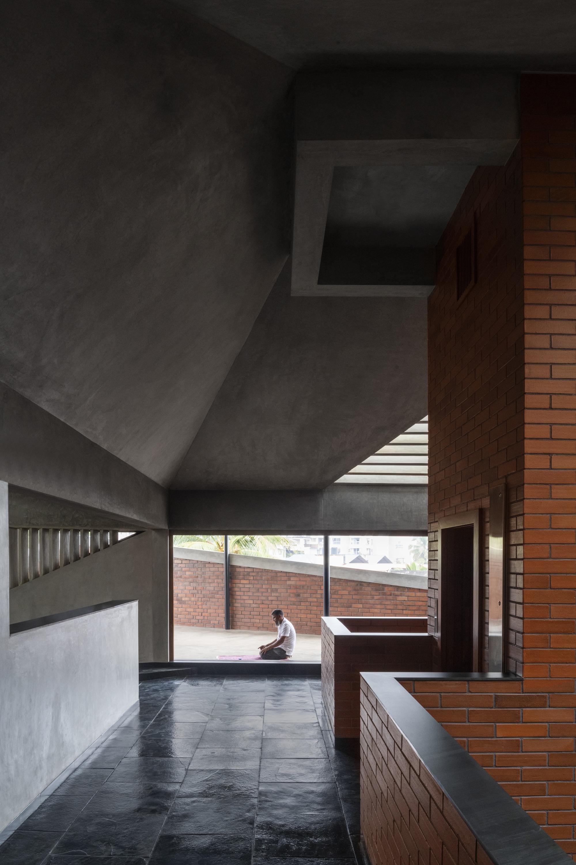 Gallery of Brick House / The Purple Ink Studio - 18