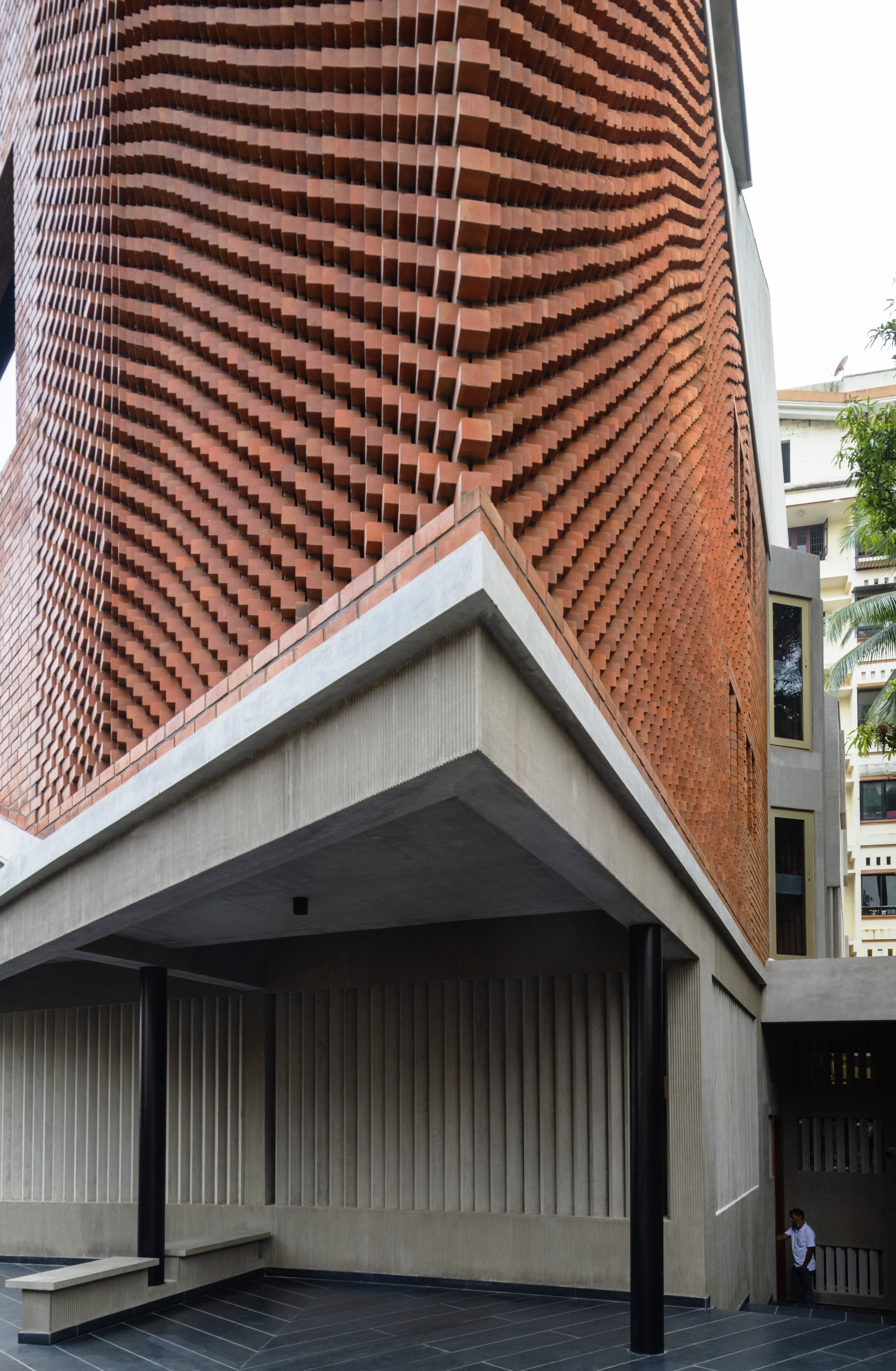 Gallery of Brick House / The Purple Ink Studio - 29