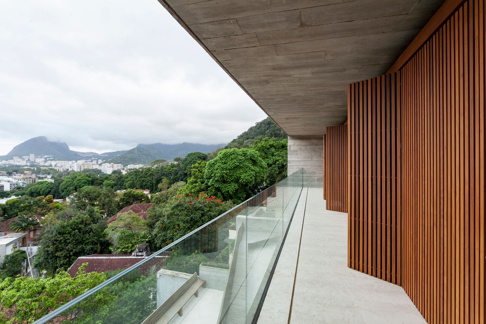 Galeria de Residência MB / Miguel Pinto Guimarães Arquitetos Associados - 10