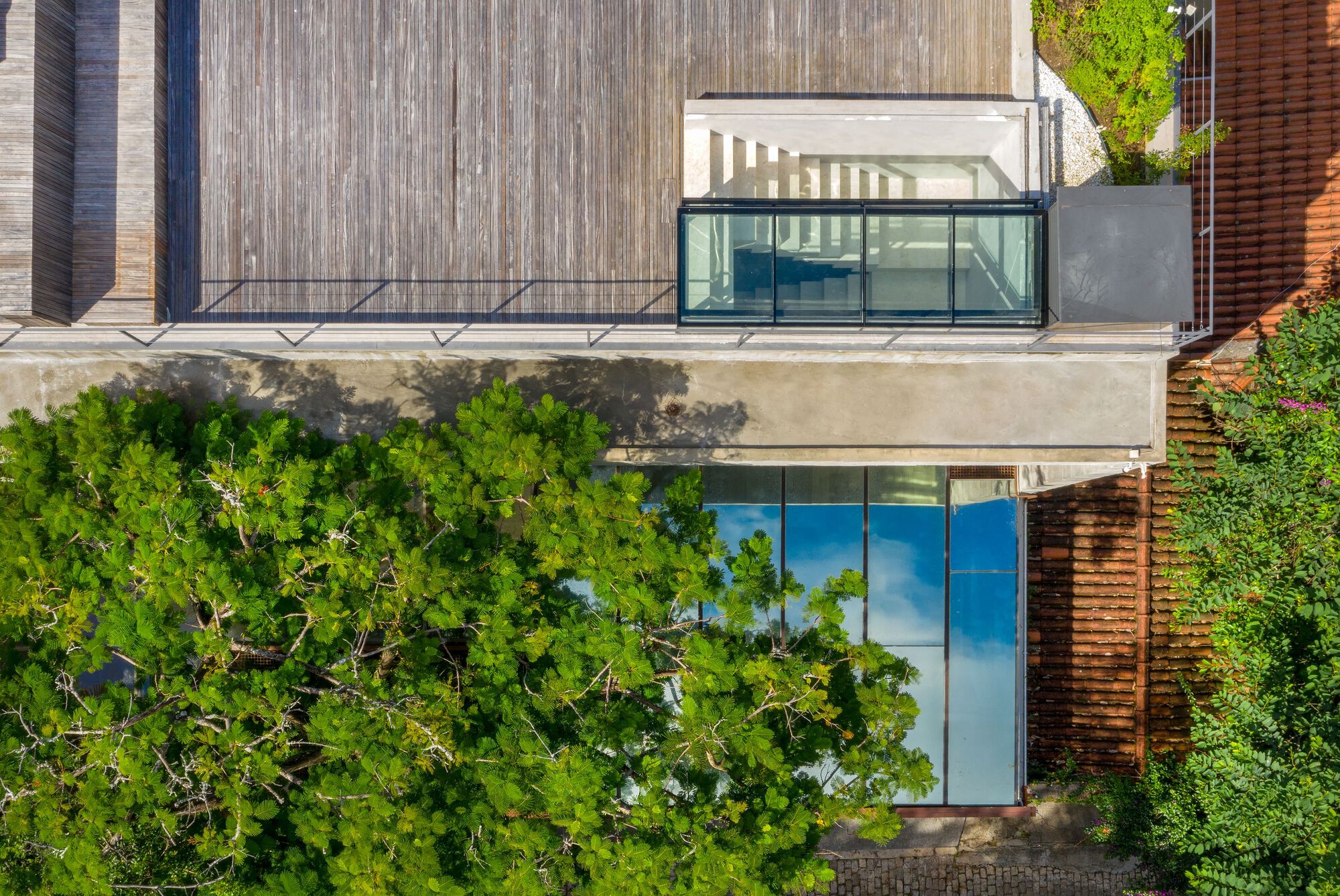 Gallery of MB House / Miguel Pinto Guimarães Arquitetos Associados - 8