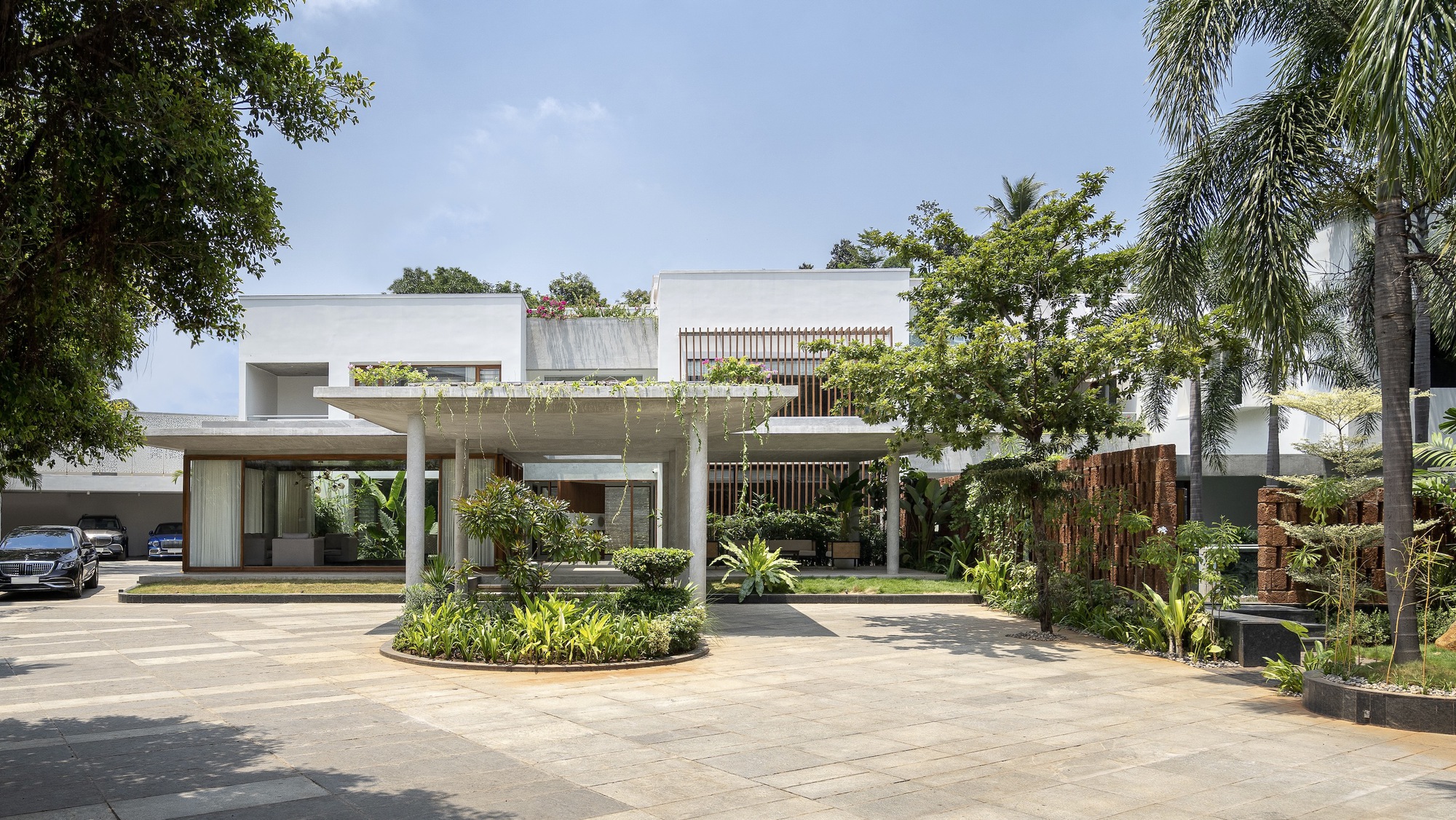 Gallery of Through the Layers House / Mawi Design - 6