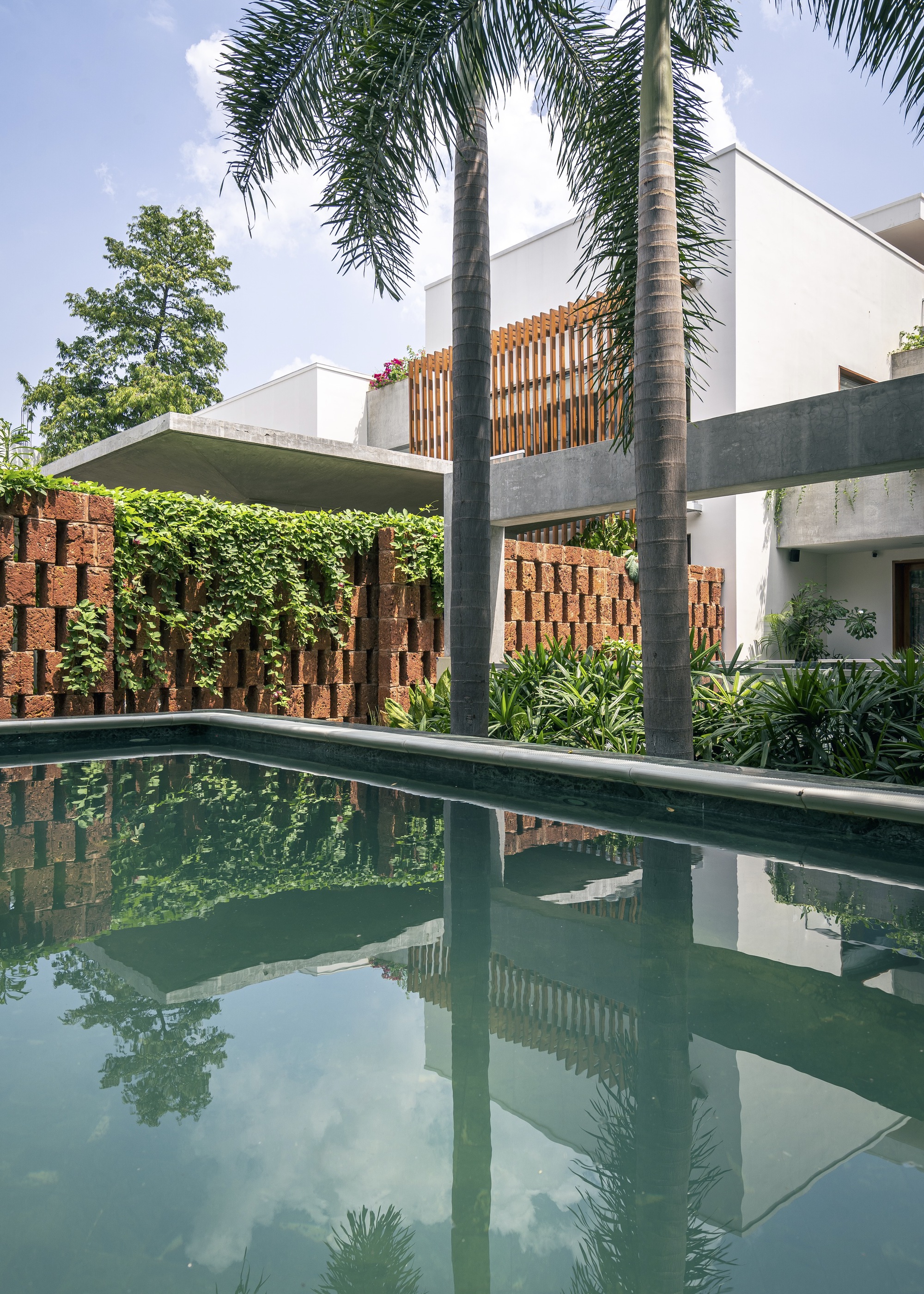 Gallery of Through the Layers House / Mawi Design - 2