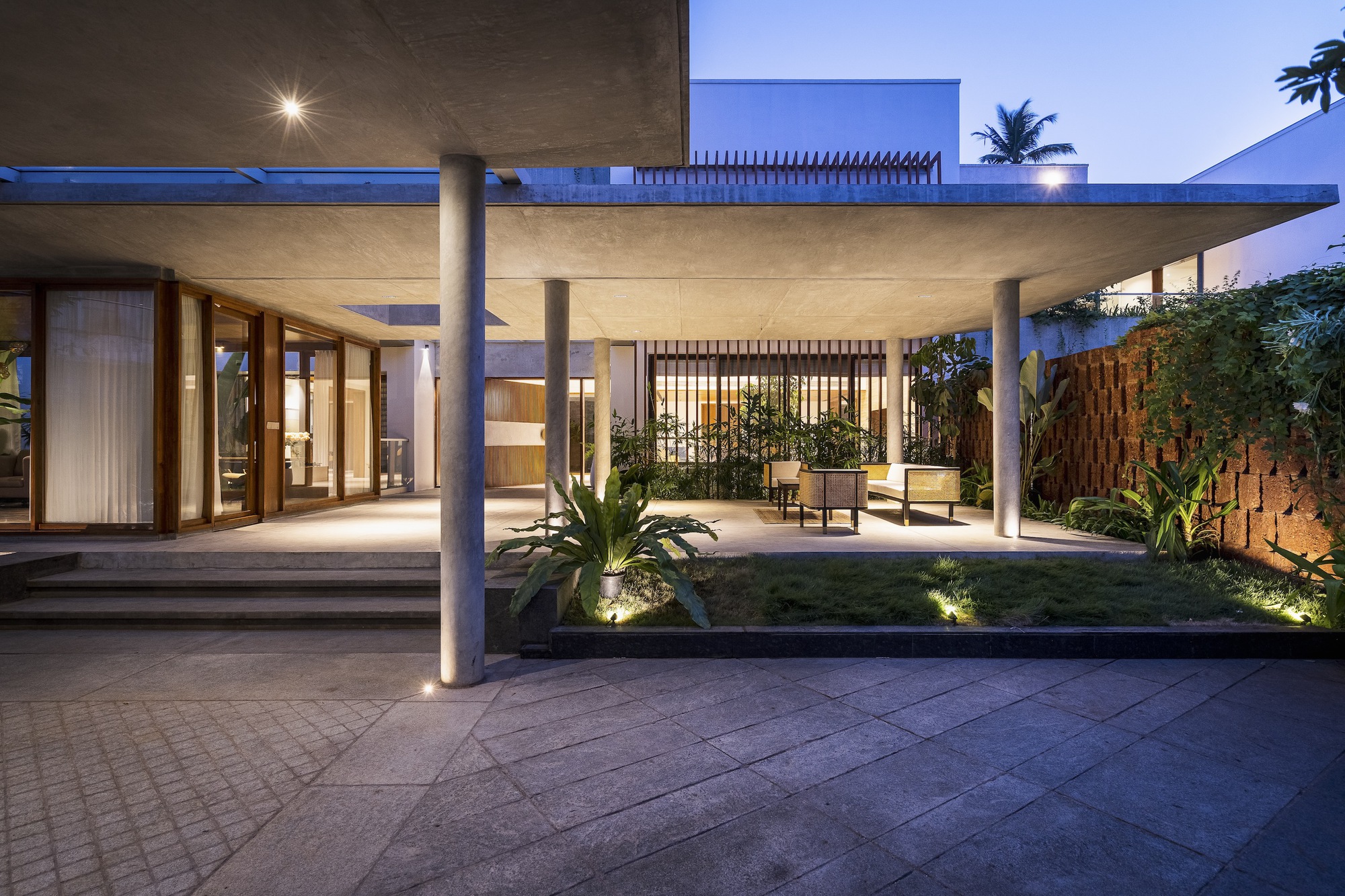 Gallery of Through the Layers House / Mawi Design - 14