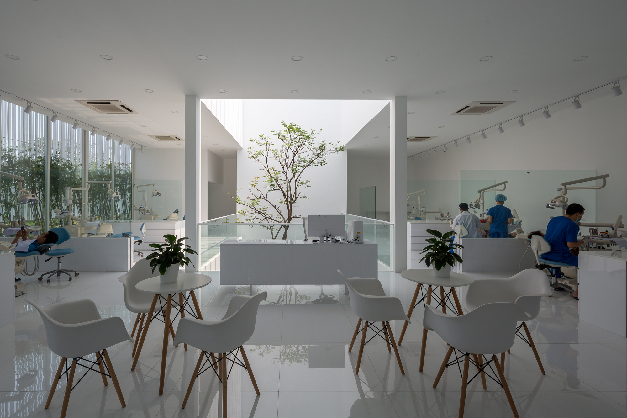 Gallery of Nha Khoa Nu Cuoi Viet Dental Clinic / BHA studio - 17