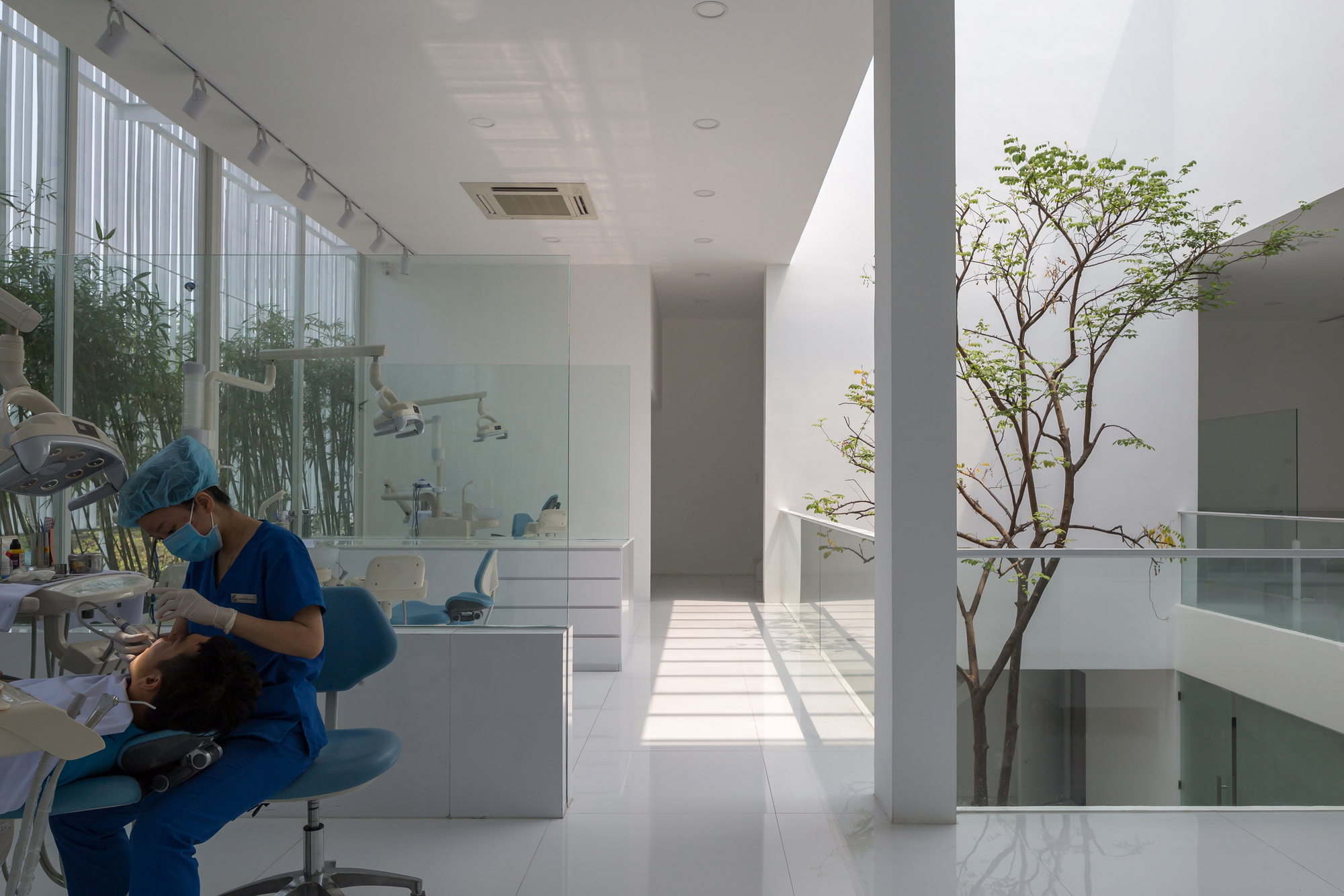 Gallery of Nha Khoa Nu Cuoi Viet Dental Clinic / BHA studio - 6