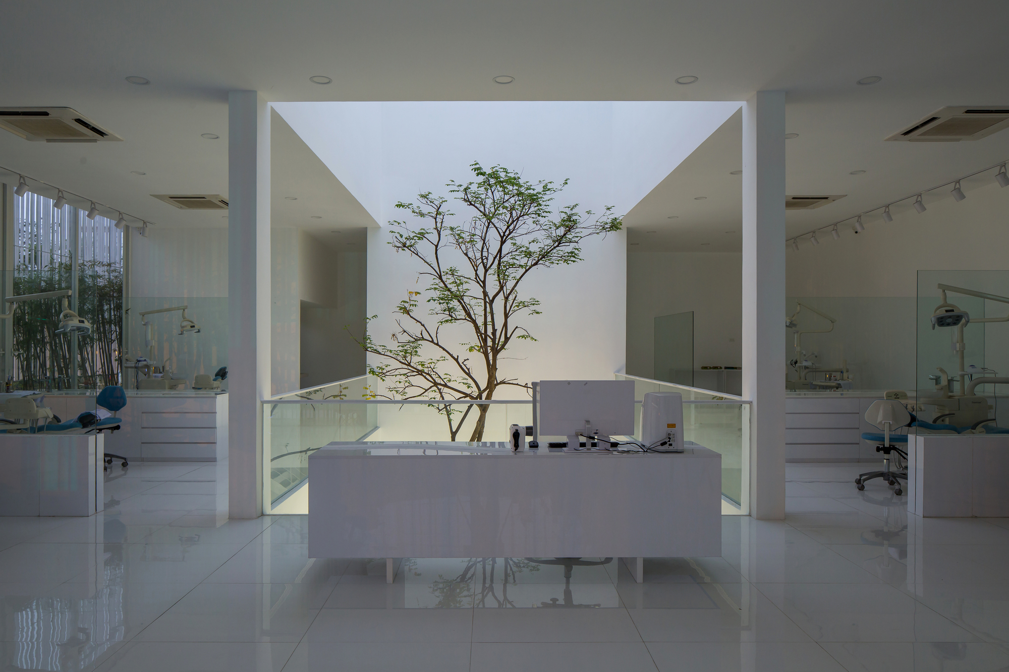 Gallery of Nha Khoa Nu Cuoi Viet Dental Clinic / BHA studio - 3