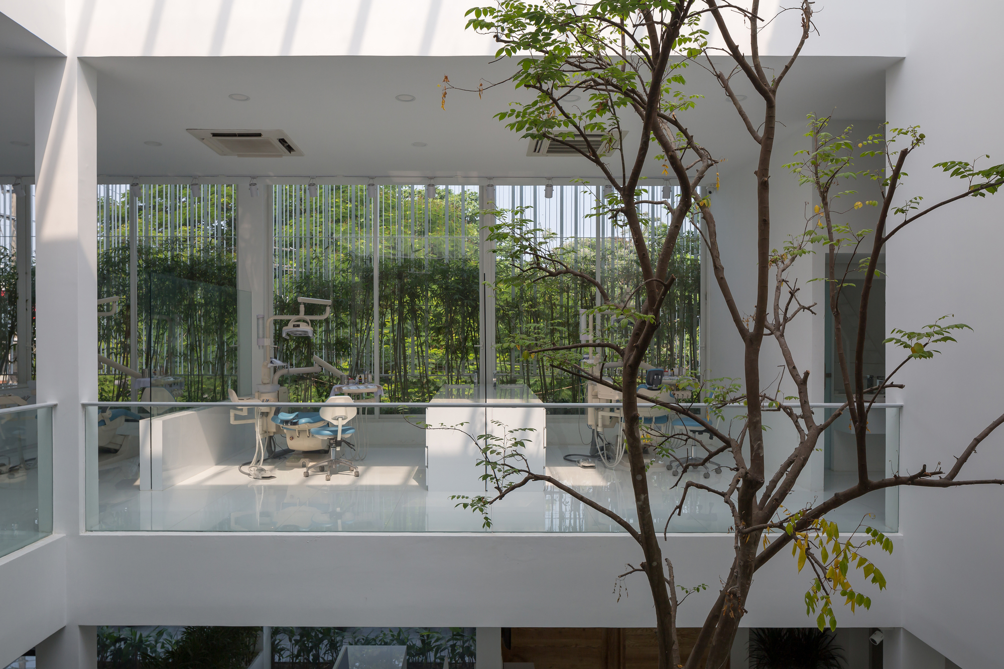 Gallery of Nha Khoa Nu Cuoi Viet Dental Clinic / BHA studio - 8