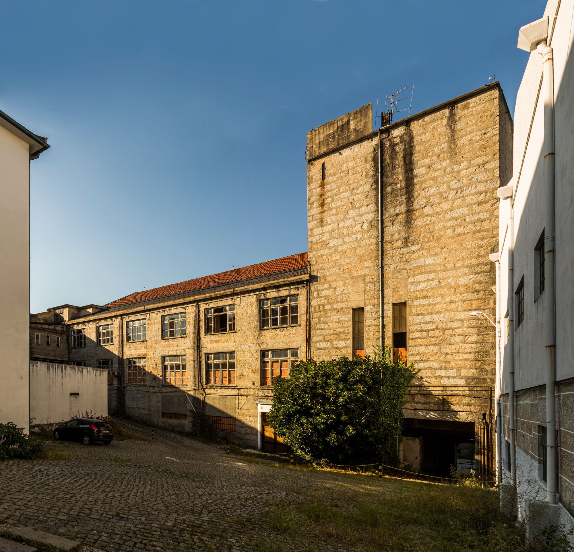 Gallery of Rehabilitation of the old Jordão Theater and Garage Avenida ...