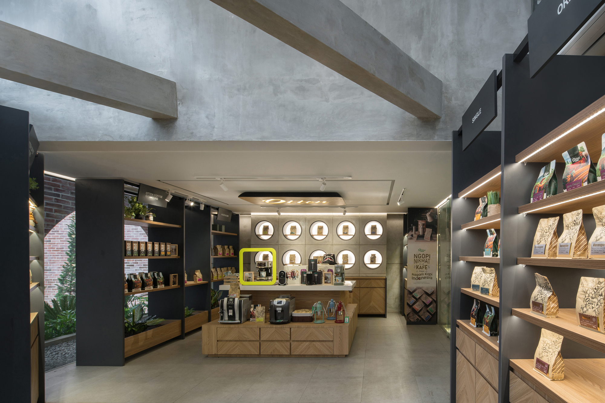 Gallery of Otten Coffee Experience / Realrich Architecture Workshop - 5