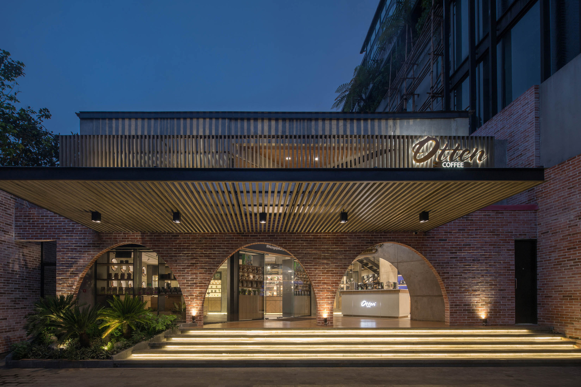 Gallery of Otten Coffee Experience / Realrich Architecture Workshop - 15