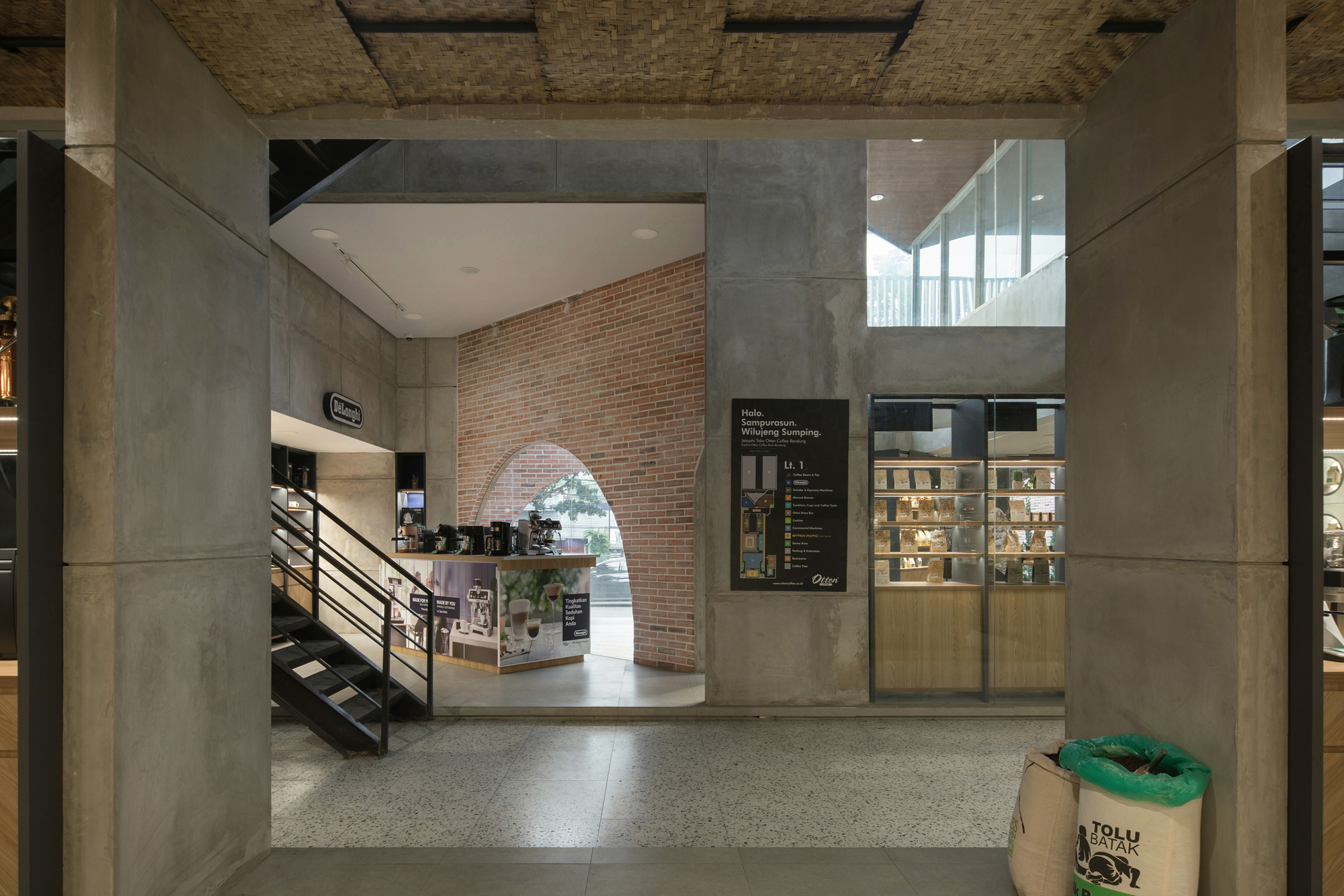 Gallery of Otten Coffee Experience / Realrich Architecture Workshop - 8
