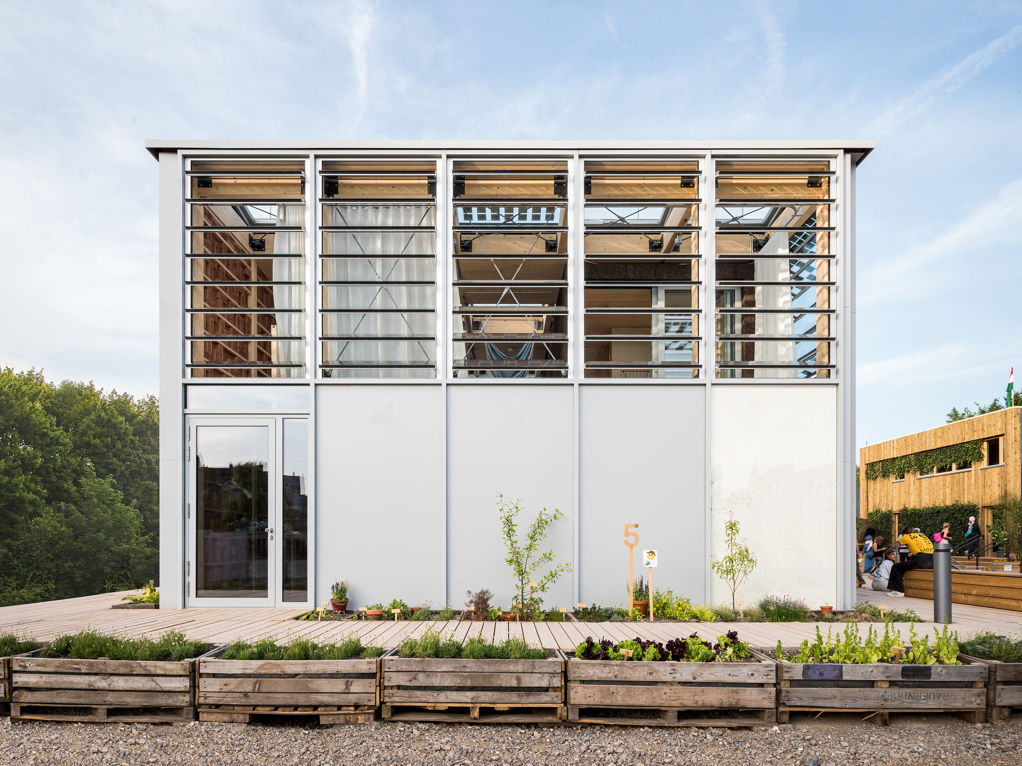 Galeria de Edifício de Pesquisa Sustentável / Team MIMO + University of Applied Sciences ...