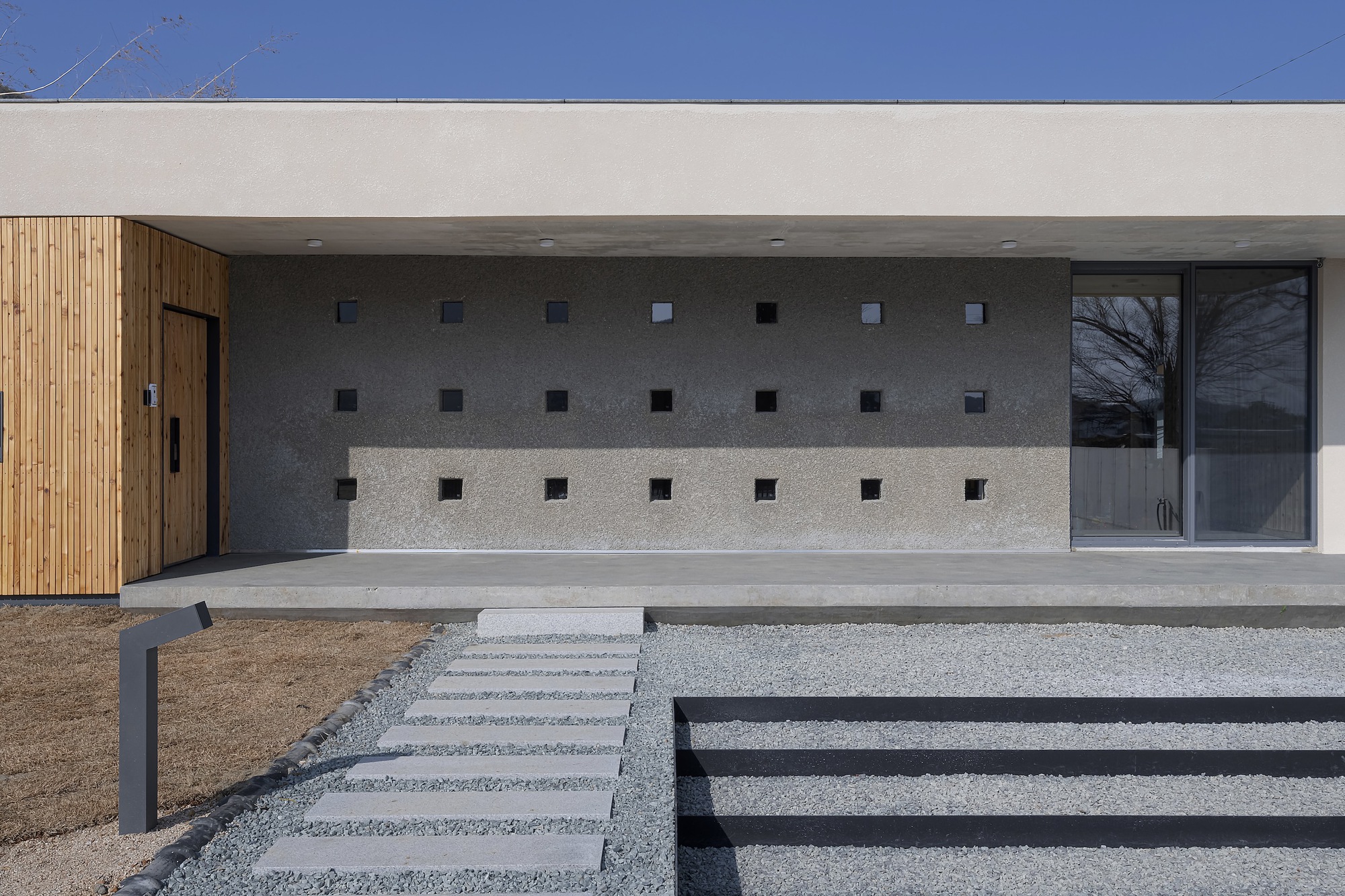 Gallery of Dolmenic House / TURTLE Architects - 6