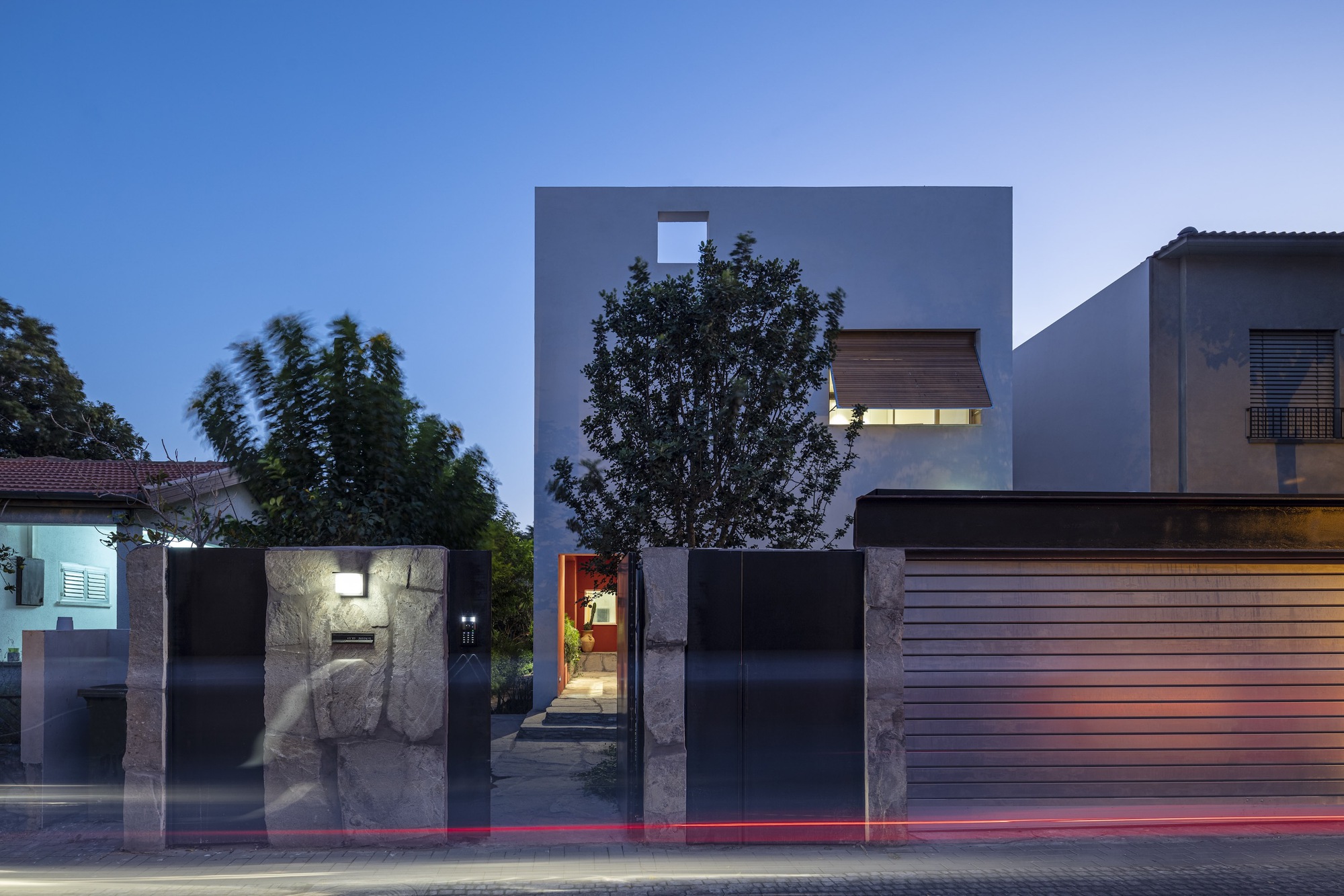 Gallery of The White Box House / Yaniv Pardo Architects - 22