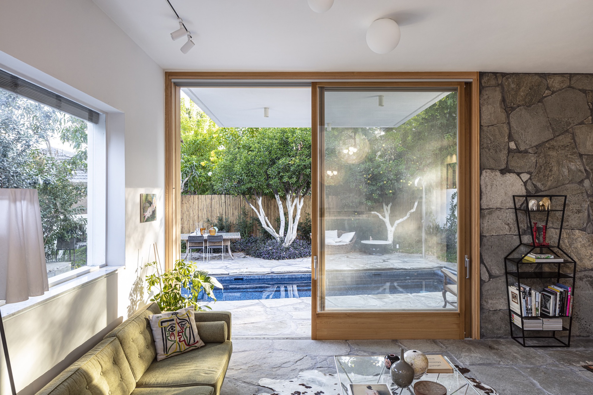 Gallery of The White Box House / Yaniv Pardo Architects - 9