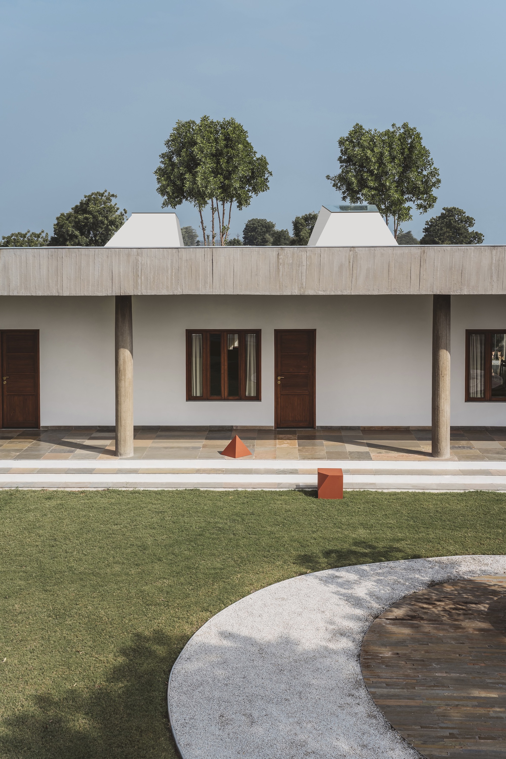 Gallery of Enclosure House / Design Ni Dukaan - 18