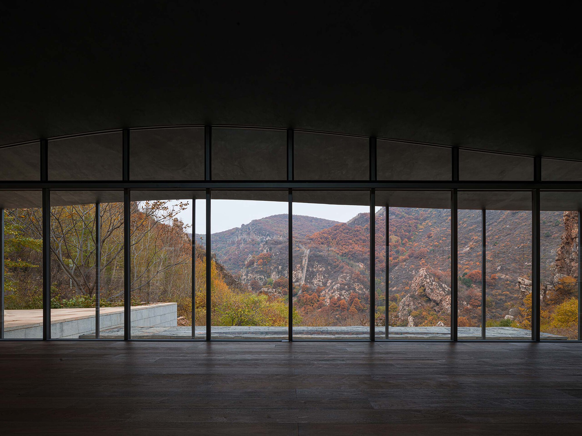 Gallery of Upper Cloister in Aranya Golden Mountain / Atelier Deshaus - 17