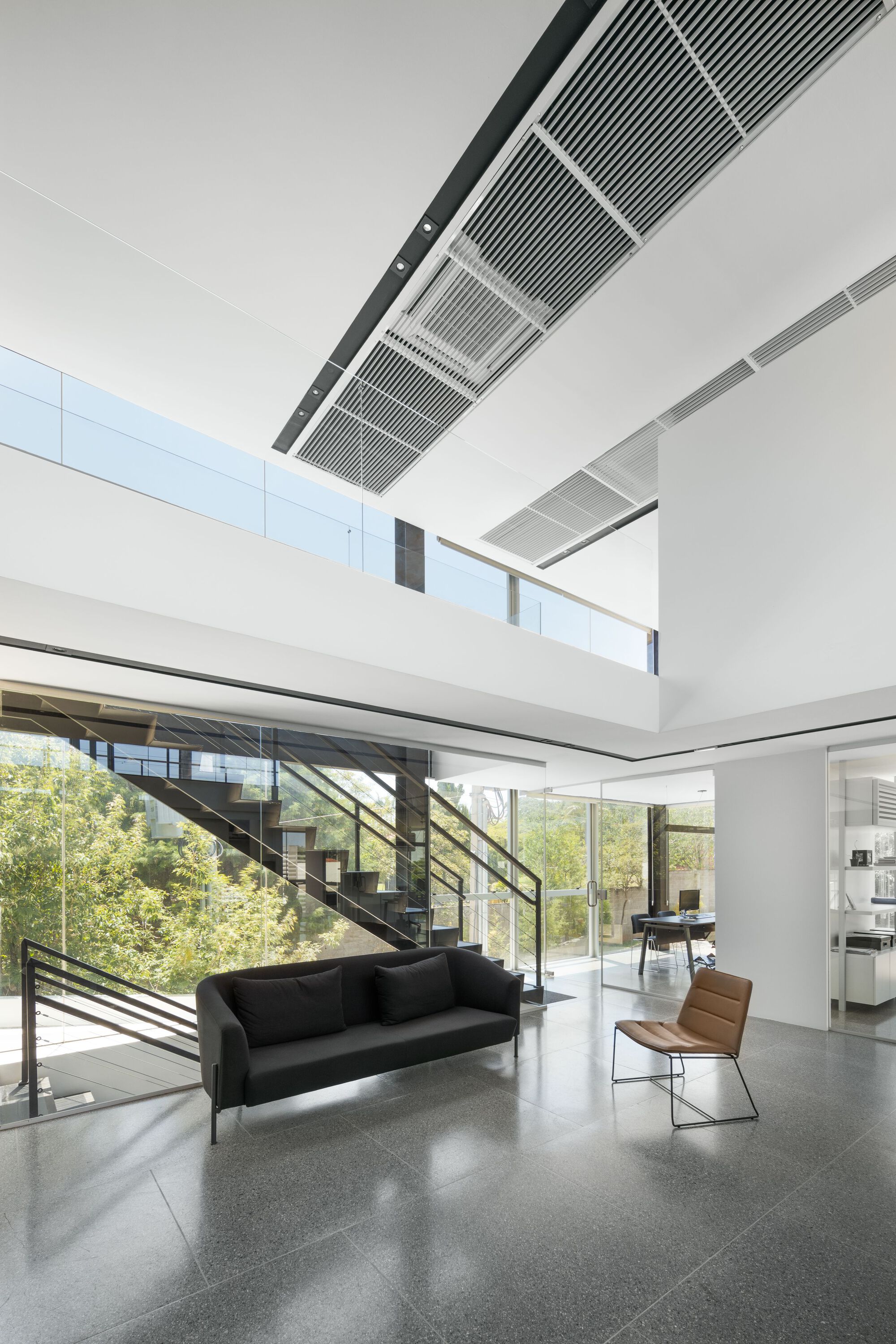 Gallery of Yuri Mushroom Administrative Building / Ponto de Apoio - 4