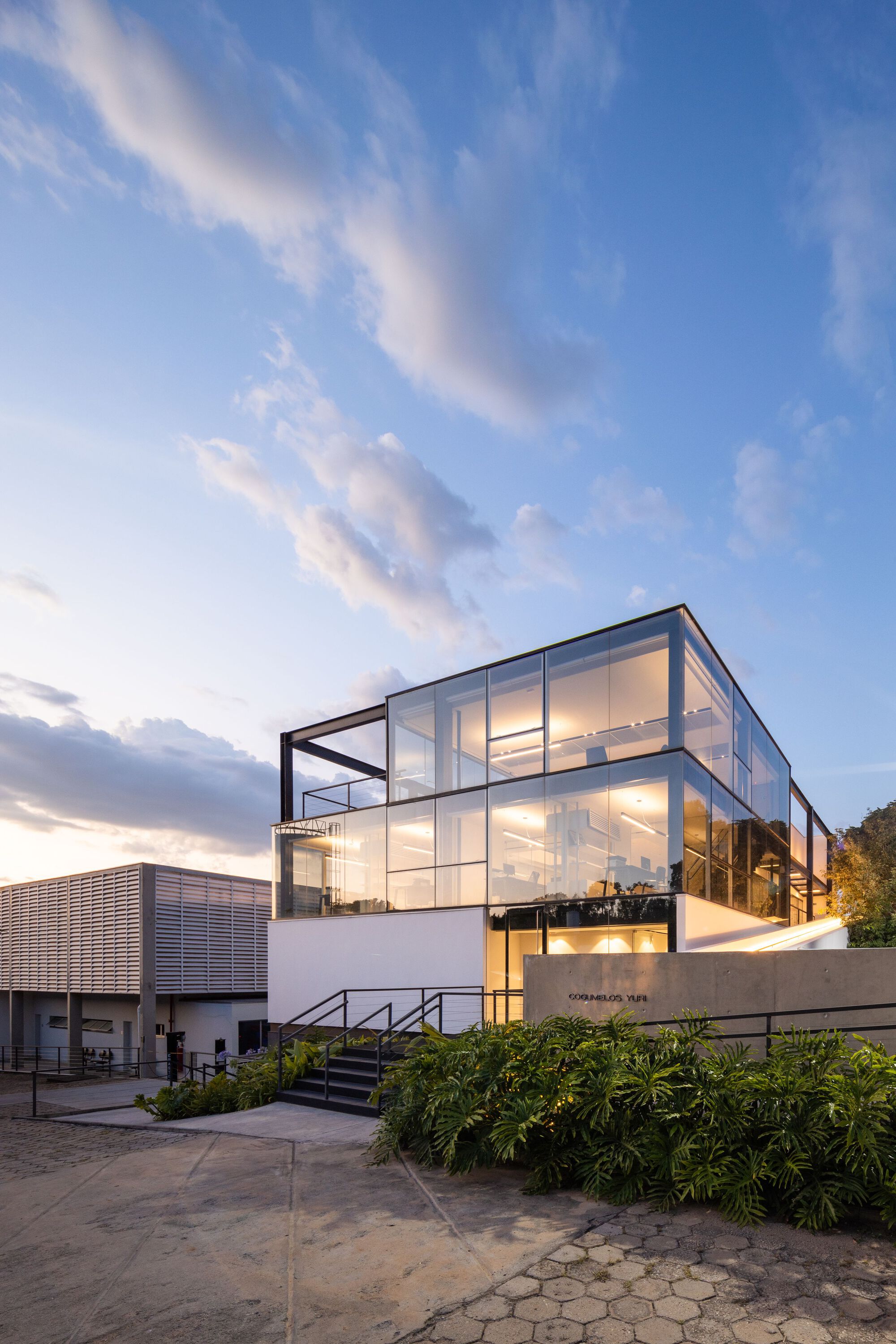 Gallery of Yuri Mushroom Administrative Building / Ponto de Apoio - 8