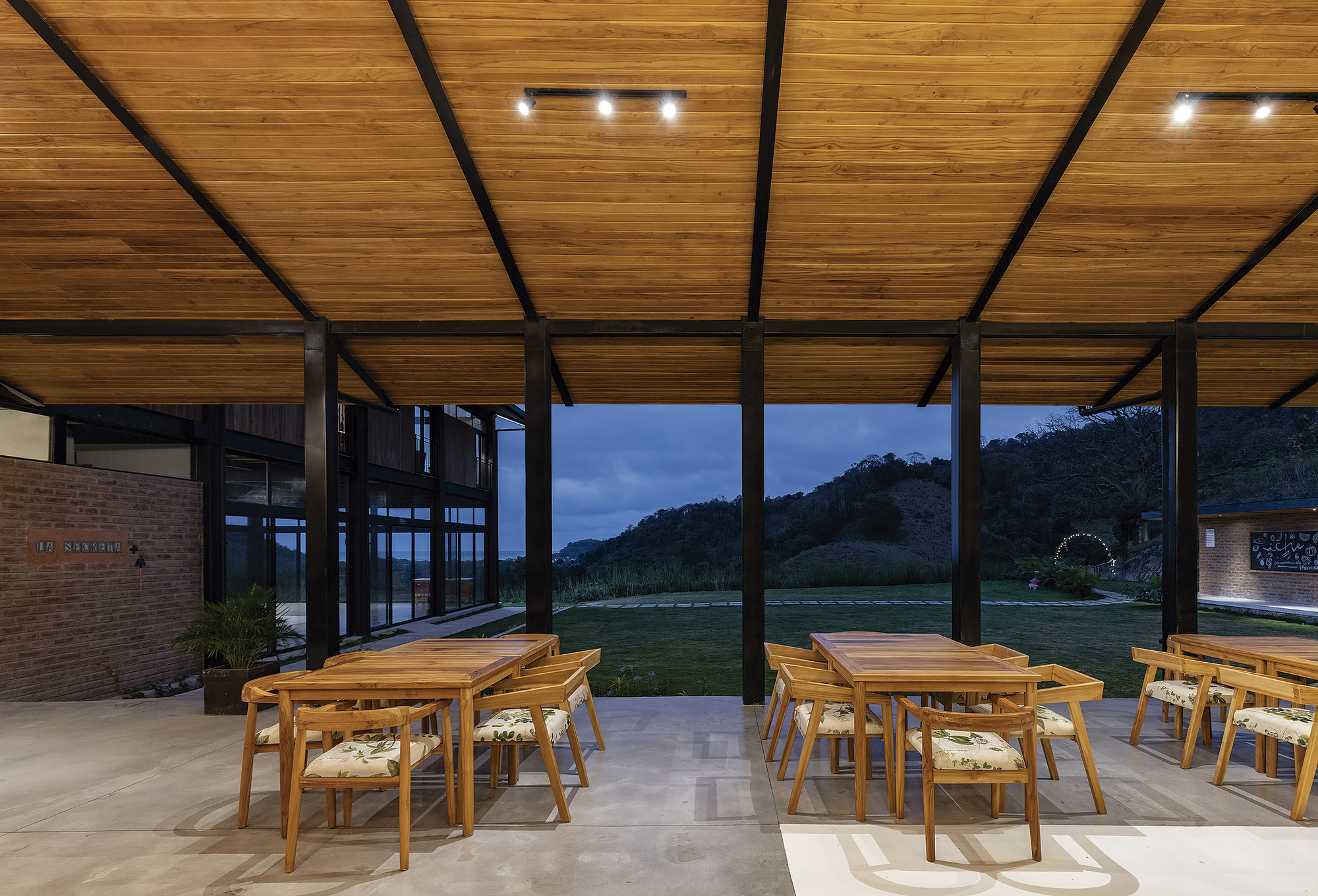 Gallery of Iche Ecosystem Culinary Innovation Center / Enrique Mora - 18