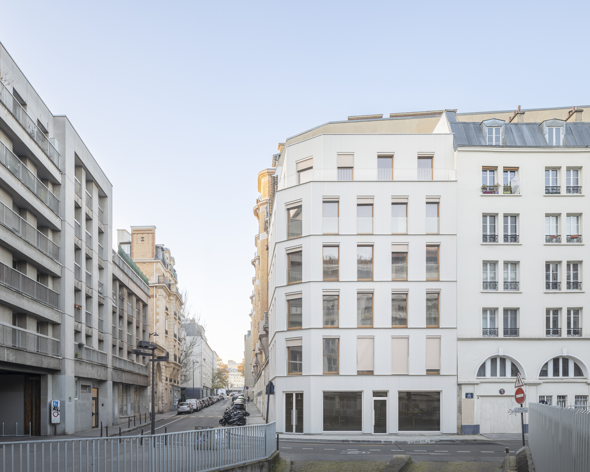 Gallery of 6 Housing Units in Paris / mobile architectural office - 13