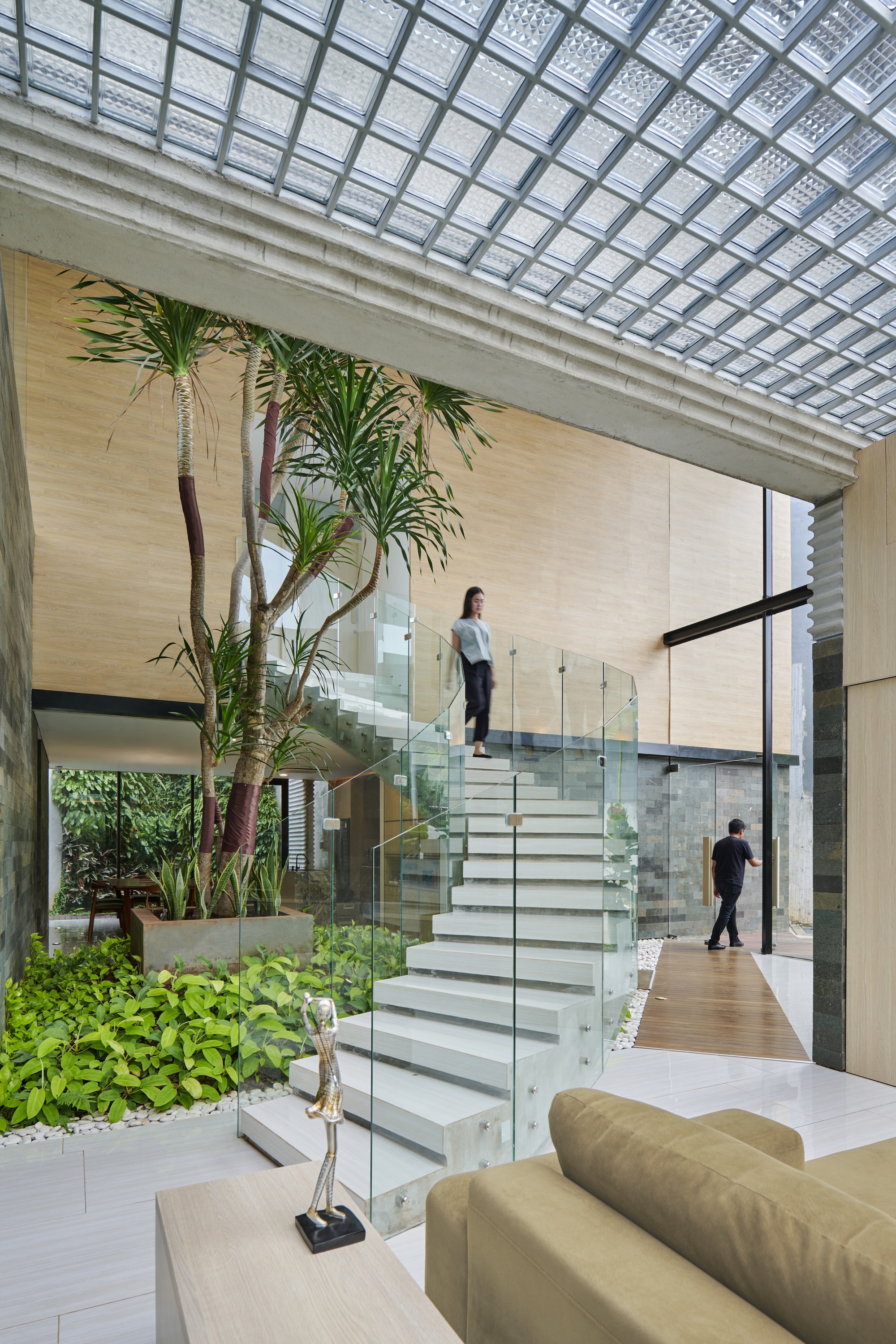 Gallery of Bernaung House / RAD+ar (Research Artistic Design ...