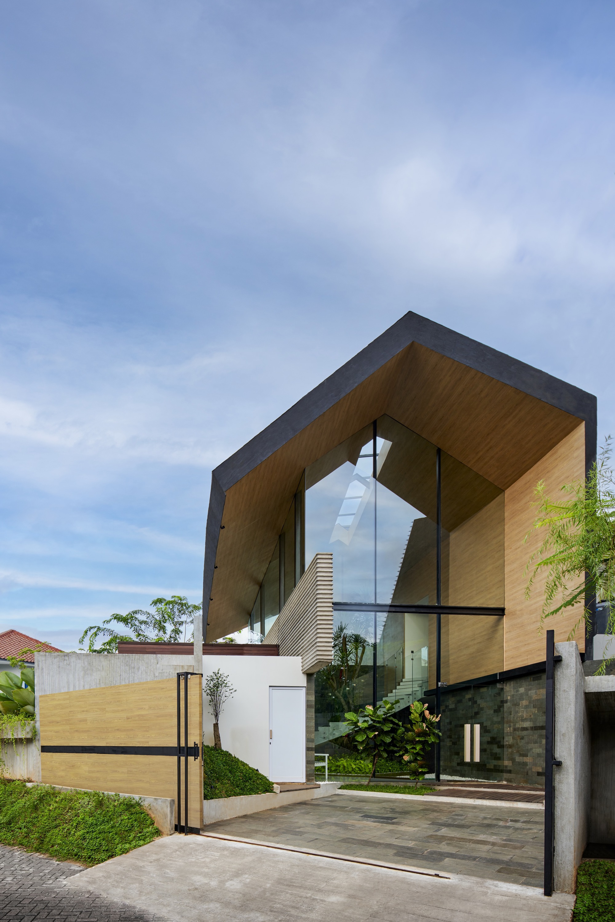 Gallery of Bernaung House / RAD+ar (Research Artistic Design ...