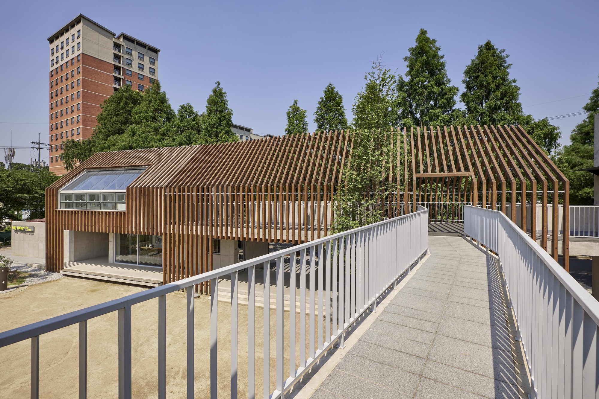 Gallery of Mamkkeot House Community Center / ilsangarchitects - 2
