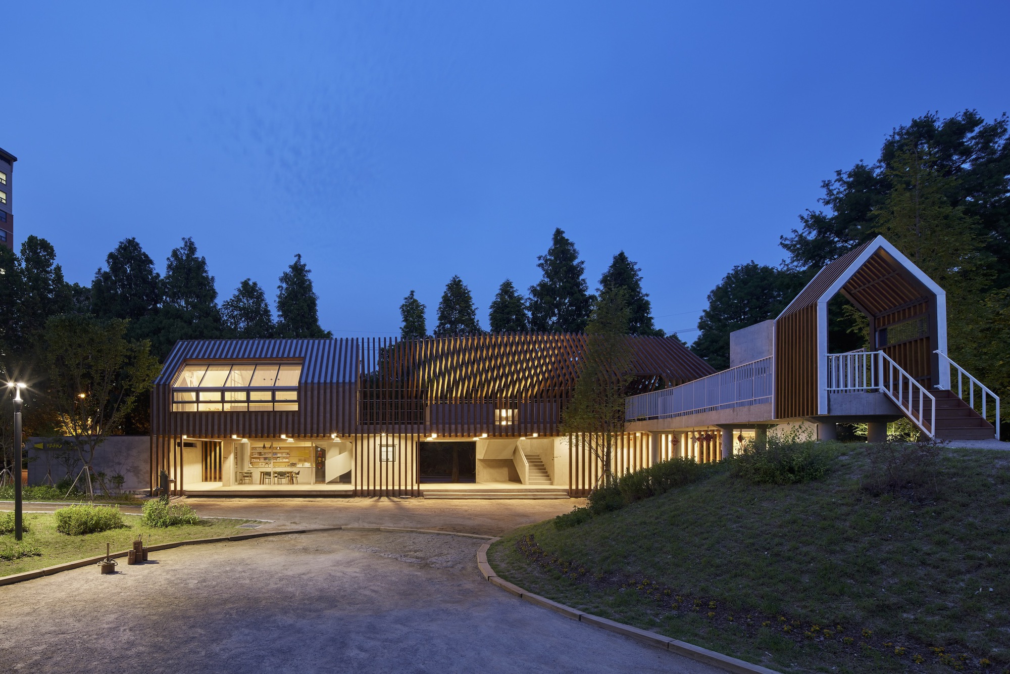 Gallery of Mamkkeot House Community Center / ilsangarchitects - 28