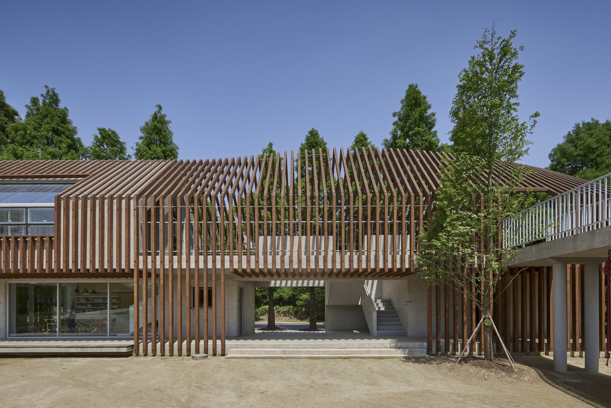 Gallery of Mamkkeot House Community Center / ilsangarchitects - 11