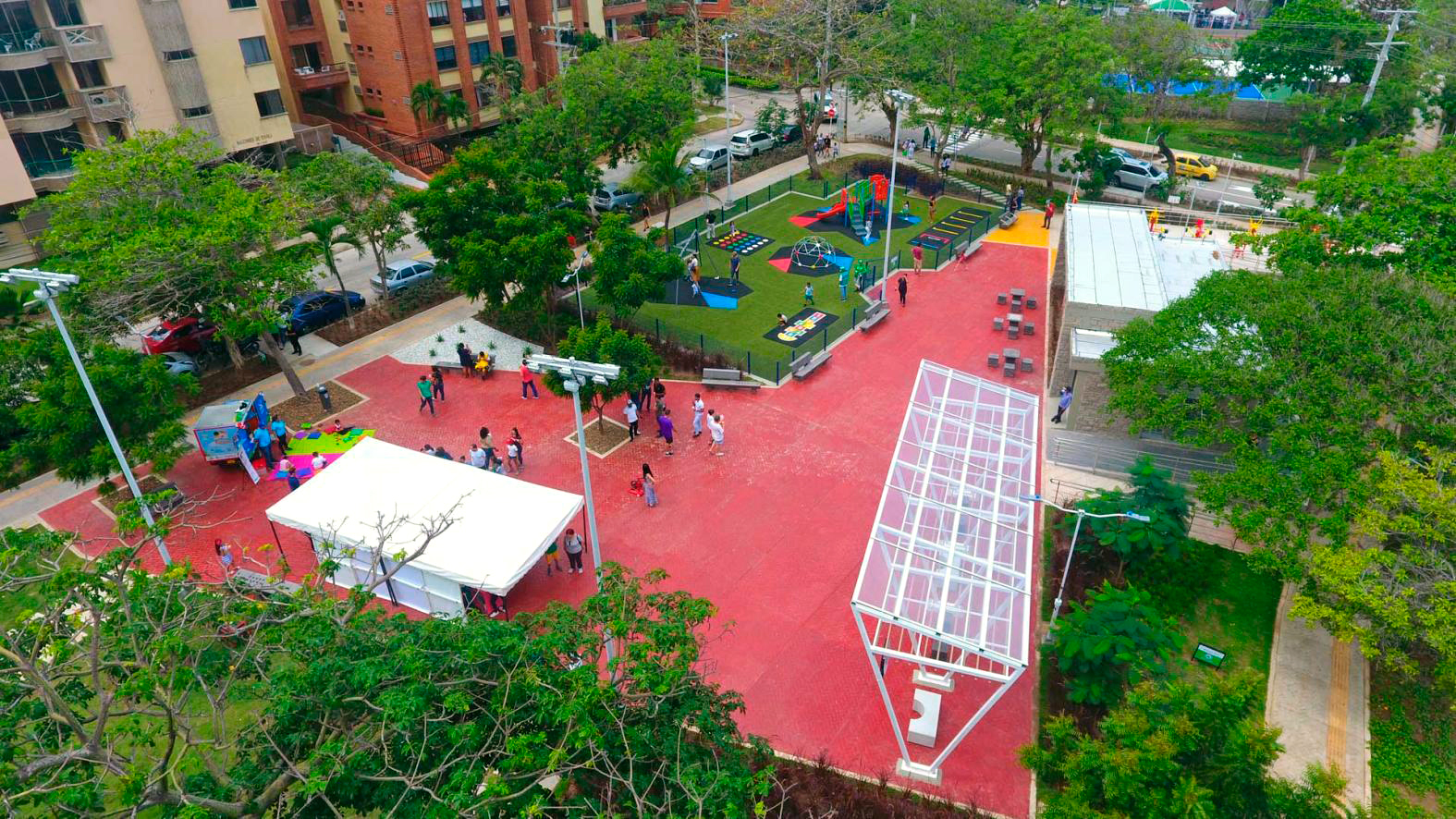 Galeria de Em Barranquilla, na Colômbia, parques urbanos revitalizaram ...