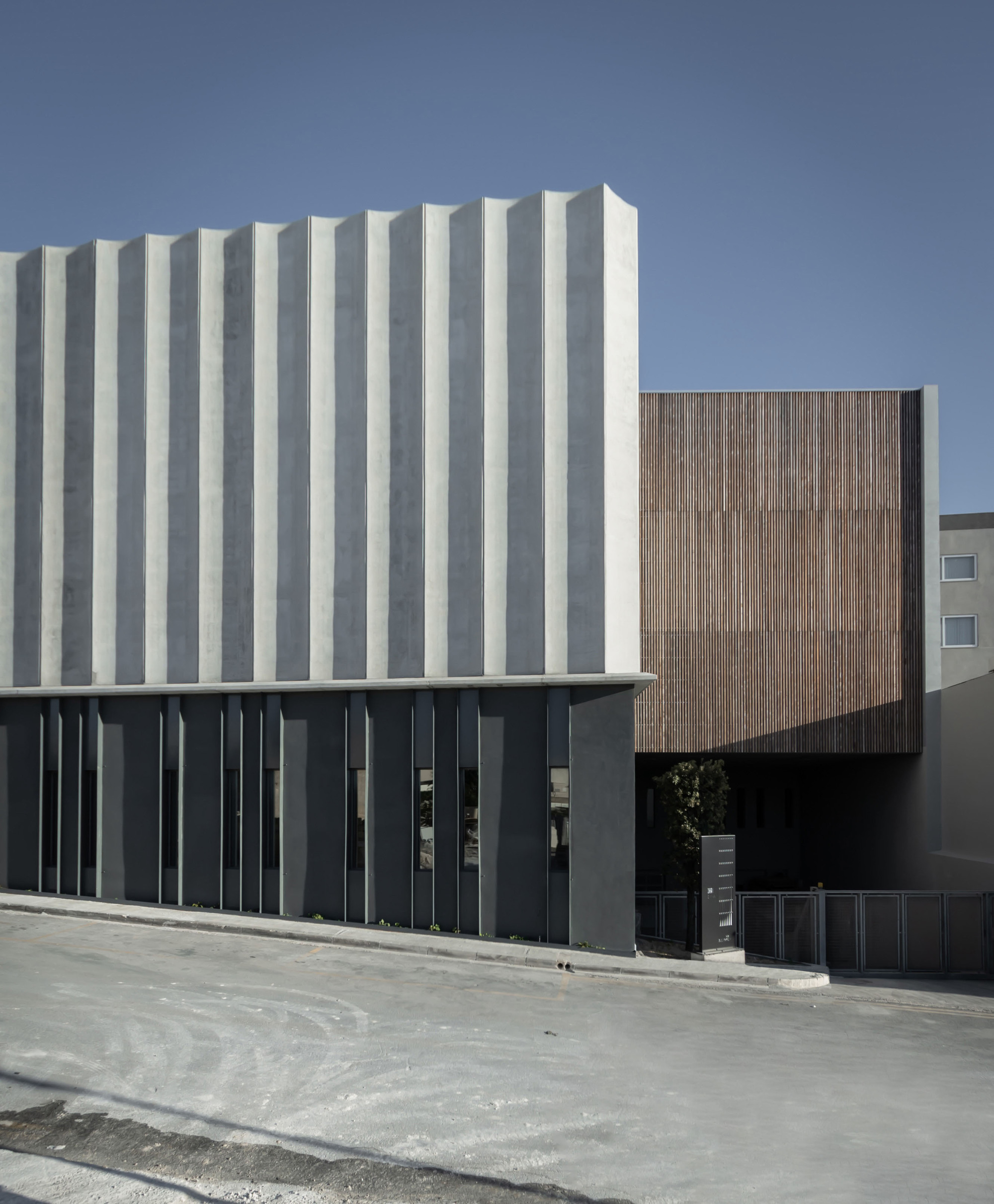 Gallery of SAW Factory & Offices / Chris Briffa Architects - 3