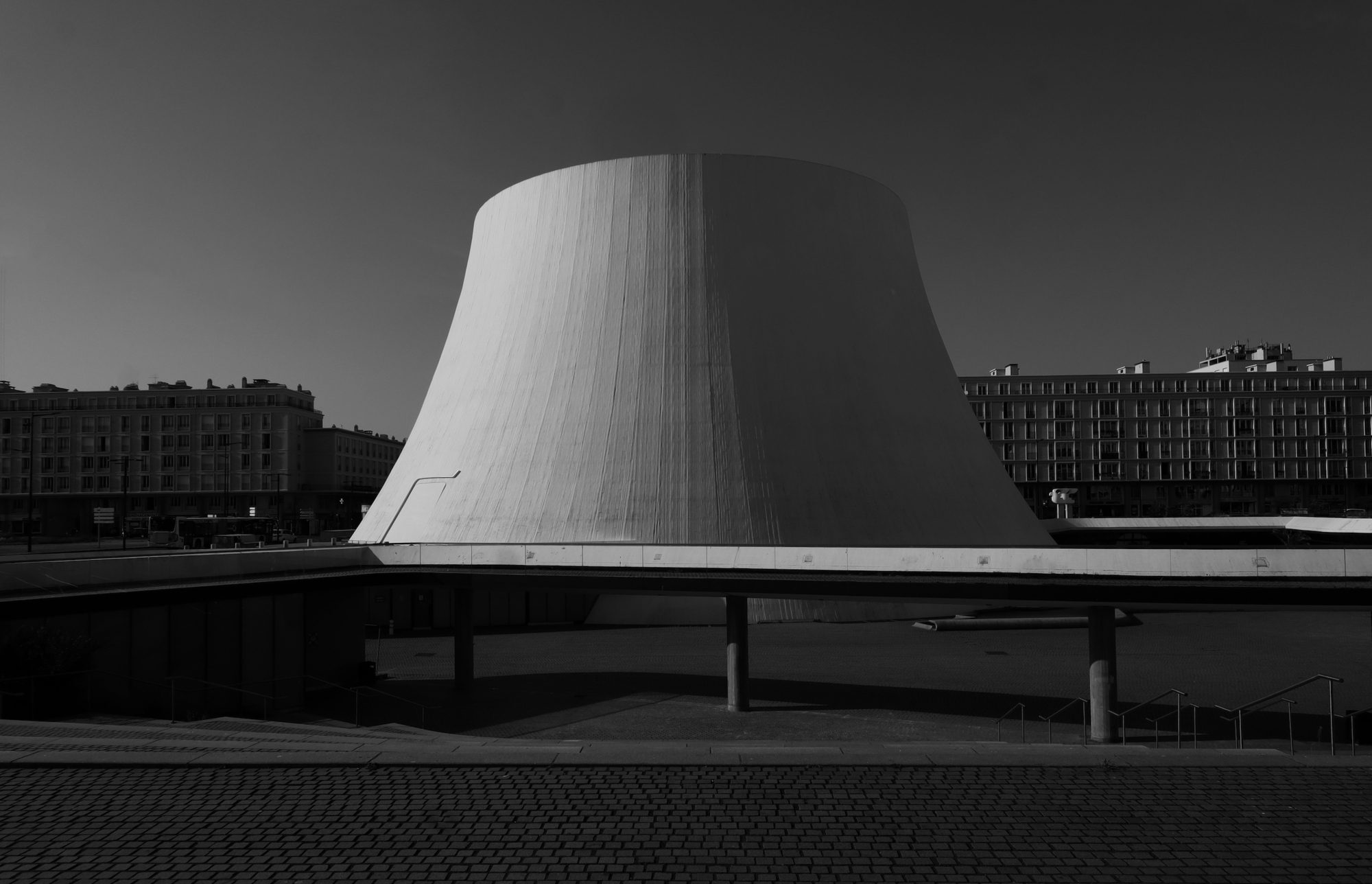 Gallery of Espace Oscar Niemeyer in Le Havre, Through Paul Clemence’s ...