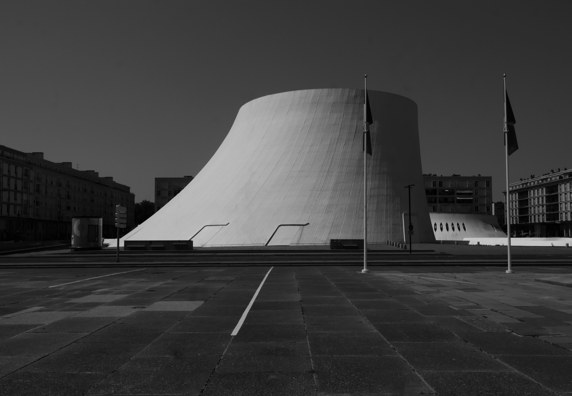 Gallery of Espace Oscar Niemeyer in Le Havre, Through Paul Clemence’s ...