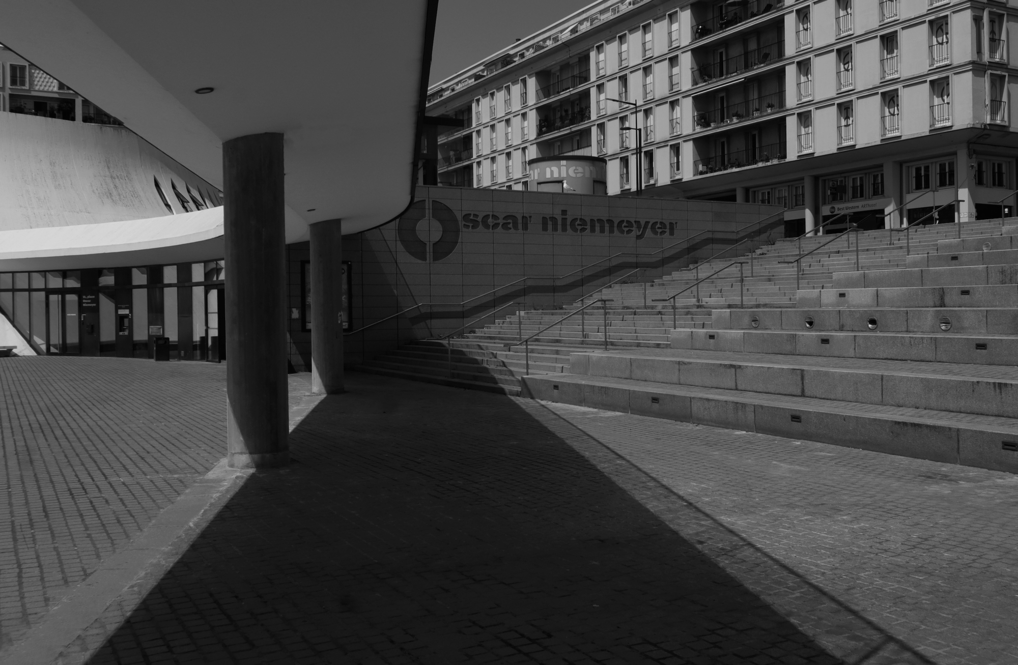 Gallery of Espace Oscar Niemeyer in Le Havre, Through Paul Clemence’s ...