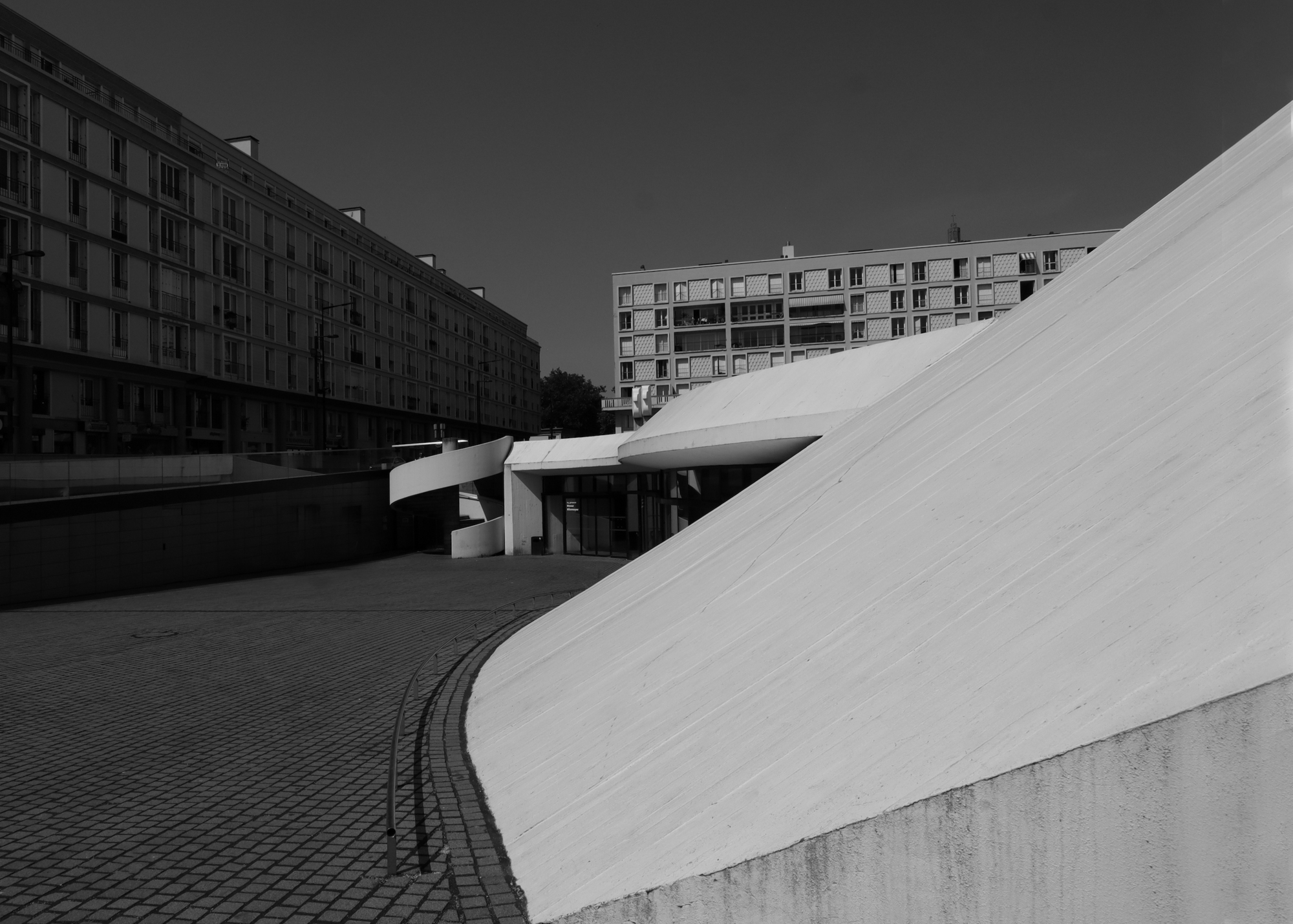 Gallery of Espace Oscar Niemeyer in Le Havre, Through Paul Clemence’s ...