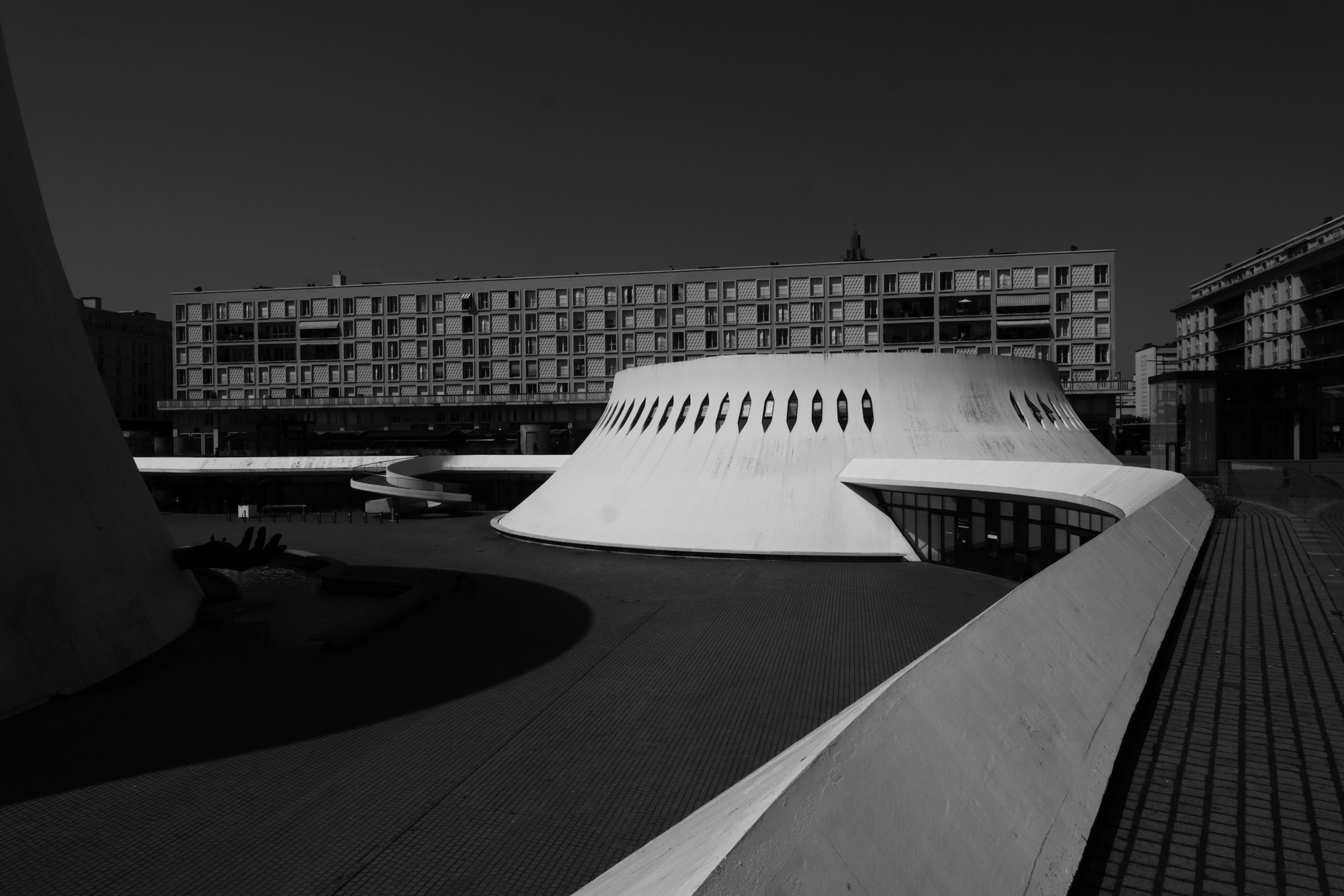 Gallery of Espace Oscar Niemeyer in Le Havre, Through Paul Clemence’s ...