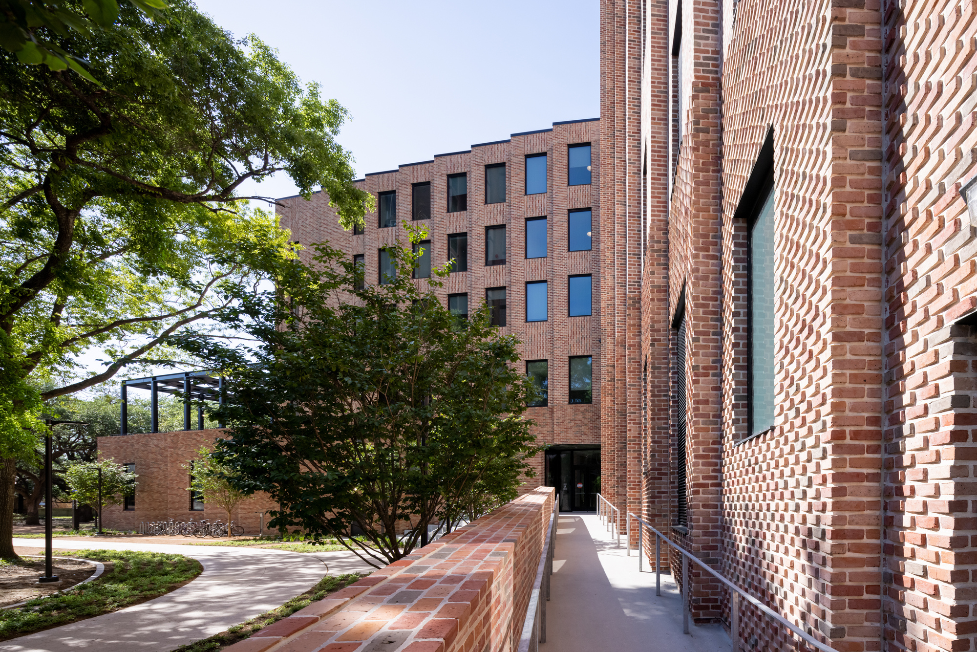 Gallery of Sid Richardson Residential College / Barkow Leibinger - 4