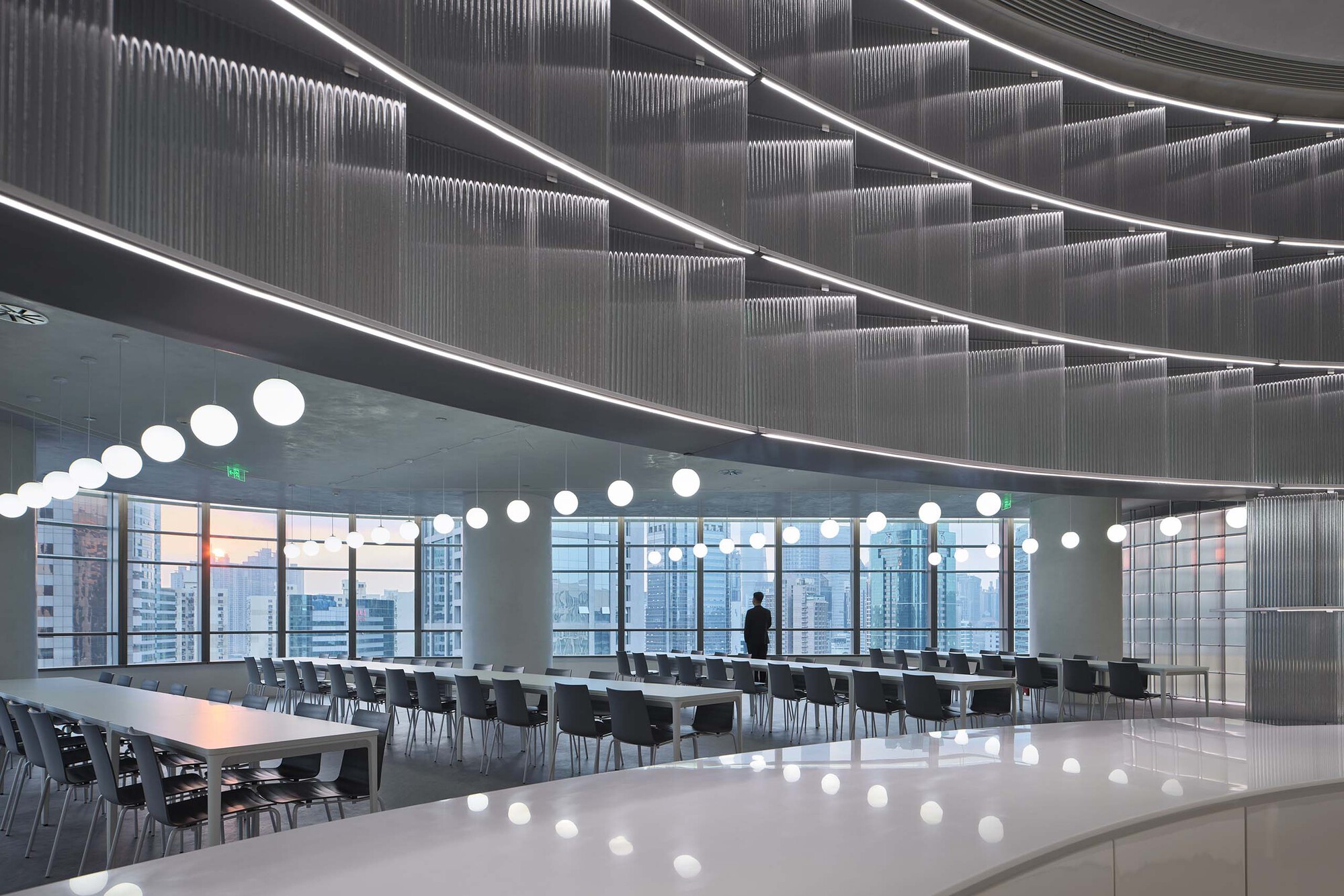 Gallery of Winding Frames of Light Offices / HCCH Studio - 7