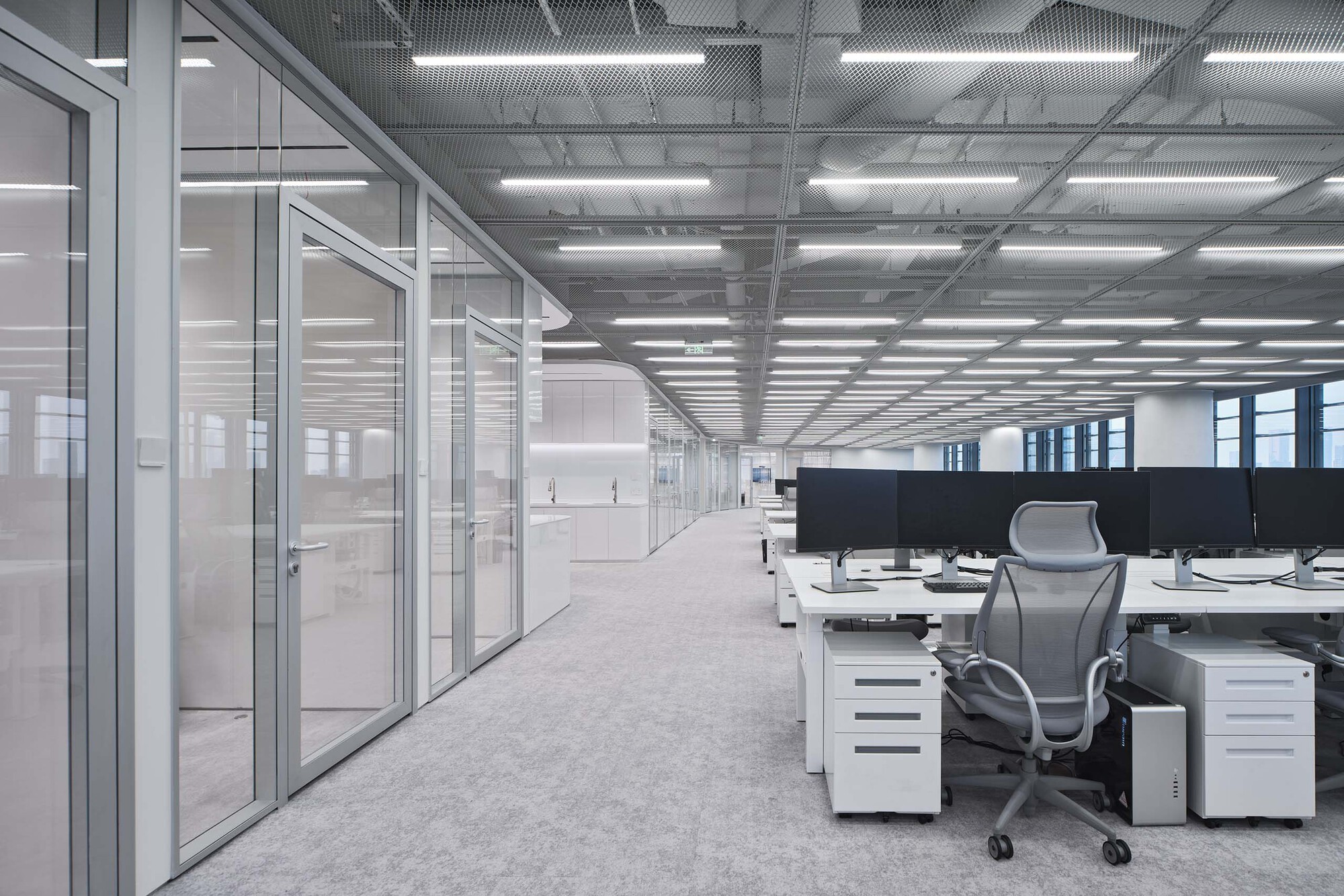 Gallery of Winding Frames of Light Offices / HCCH Studio - 22