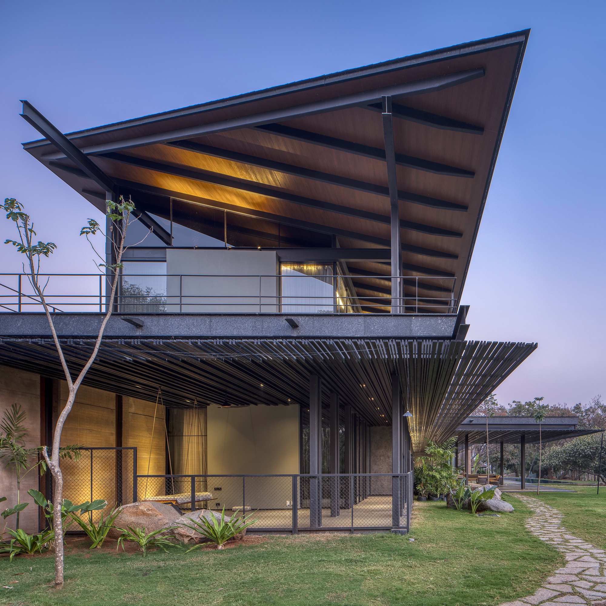 Gallery of Lake Shore House / SPASM Design Architects - 14