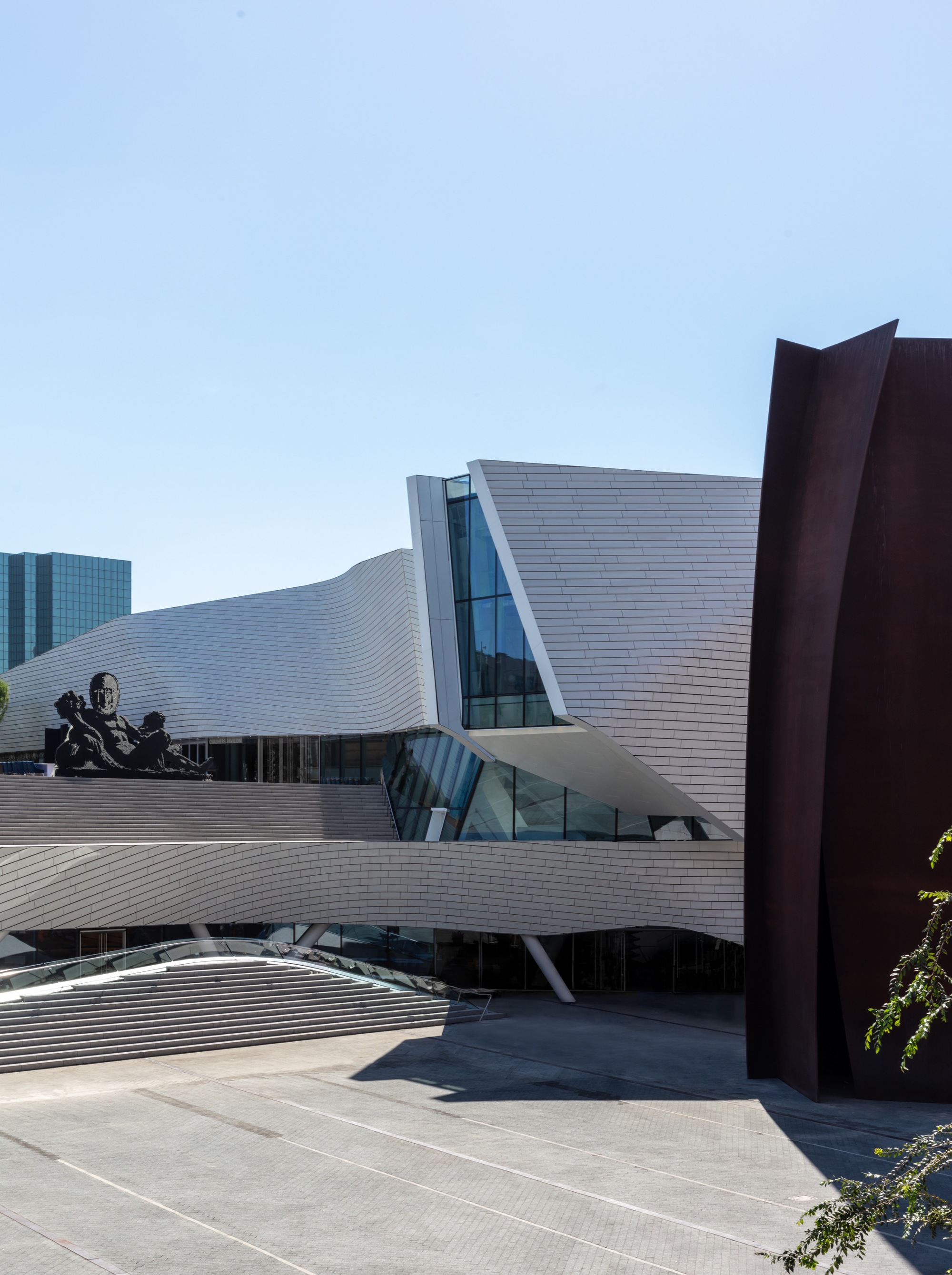 Gallery of Orange County Museum of Art / Morphosis Architects - 6