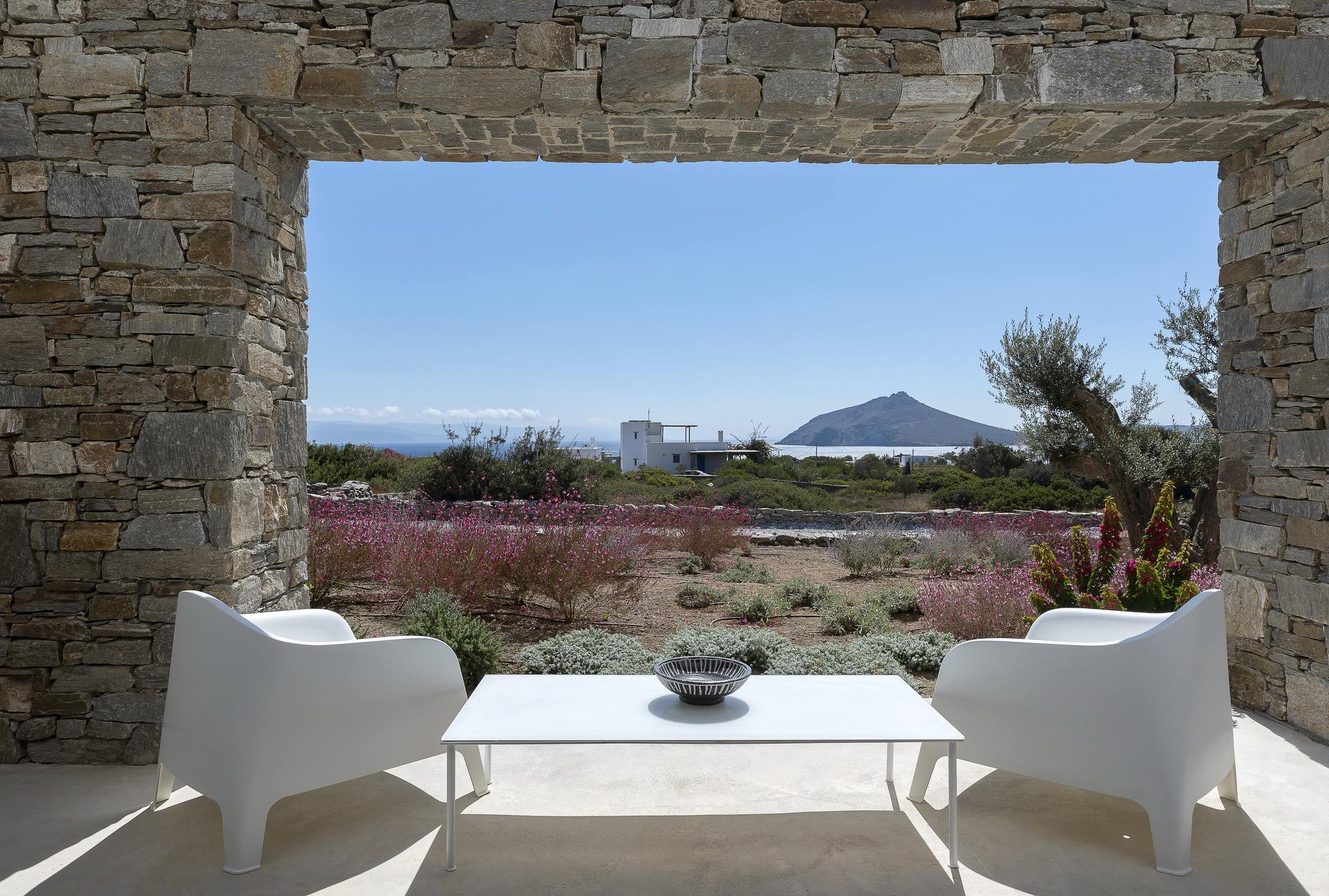 Gallery of Triangle House / React Architects - 19