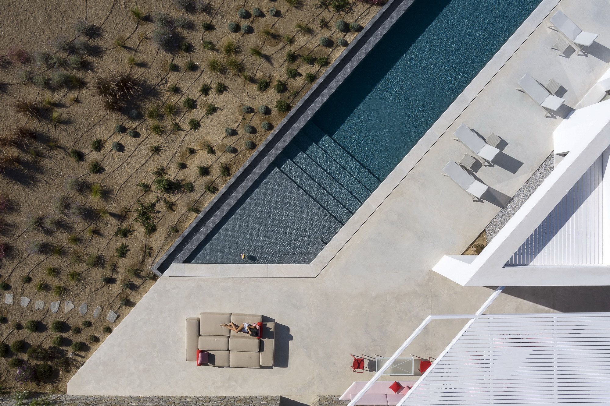 Gallery of Triangle House / React Architects - 15