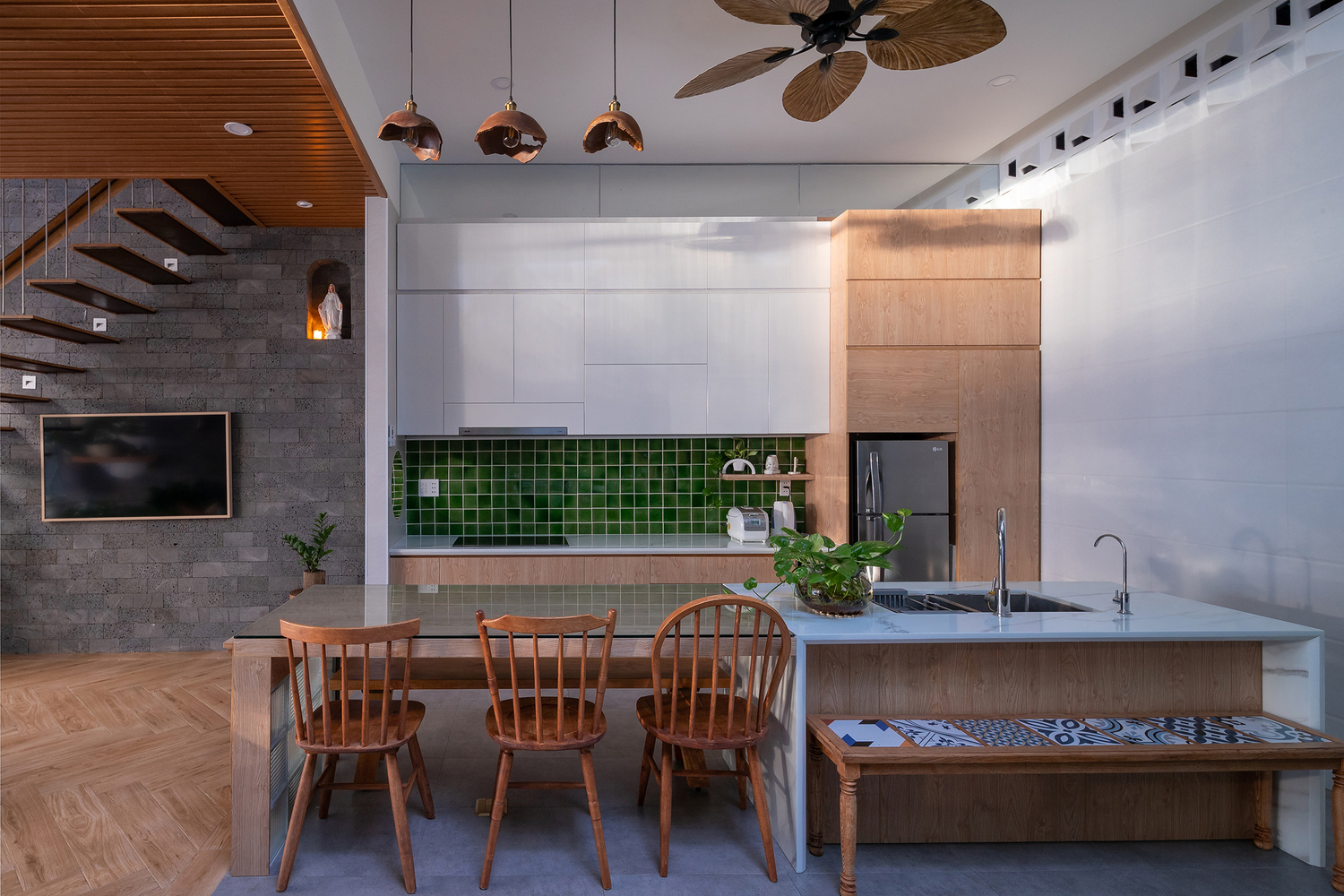 Gallery of Ideas for Mixing Materials and Cladding in the Kitchen - 13